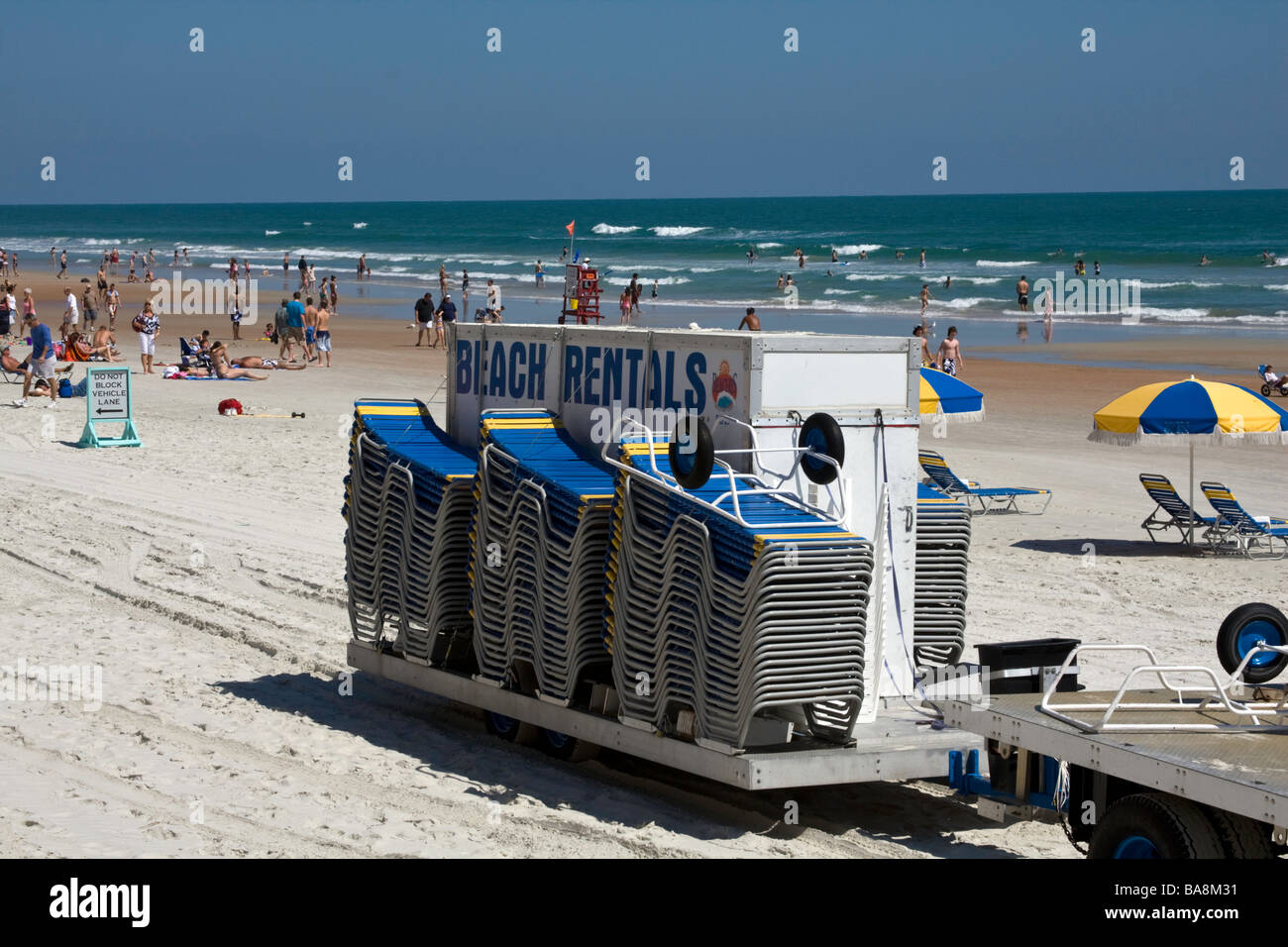 Yellow umbrella beach stand hi-res stock photography and images - Alamy