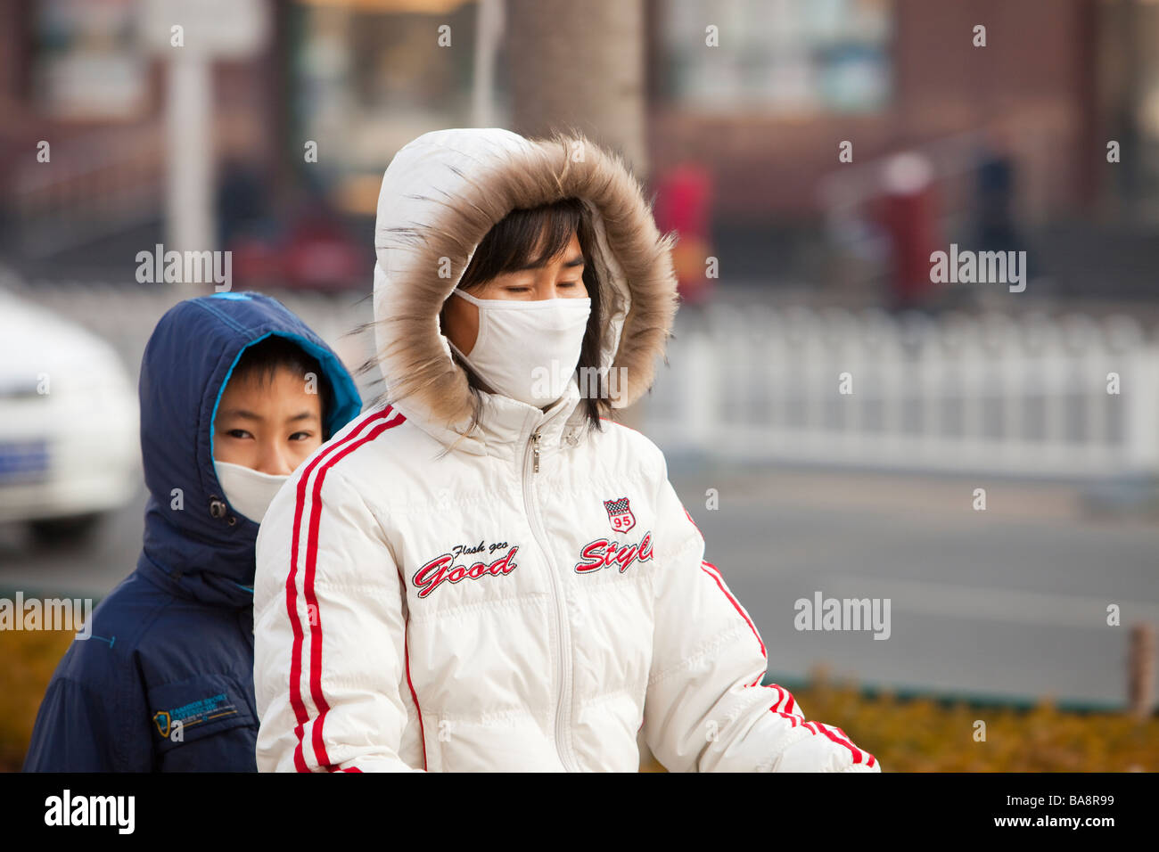 Chinese wearing face masks to counteract the awful air pollution in ...