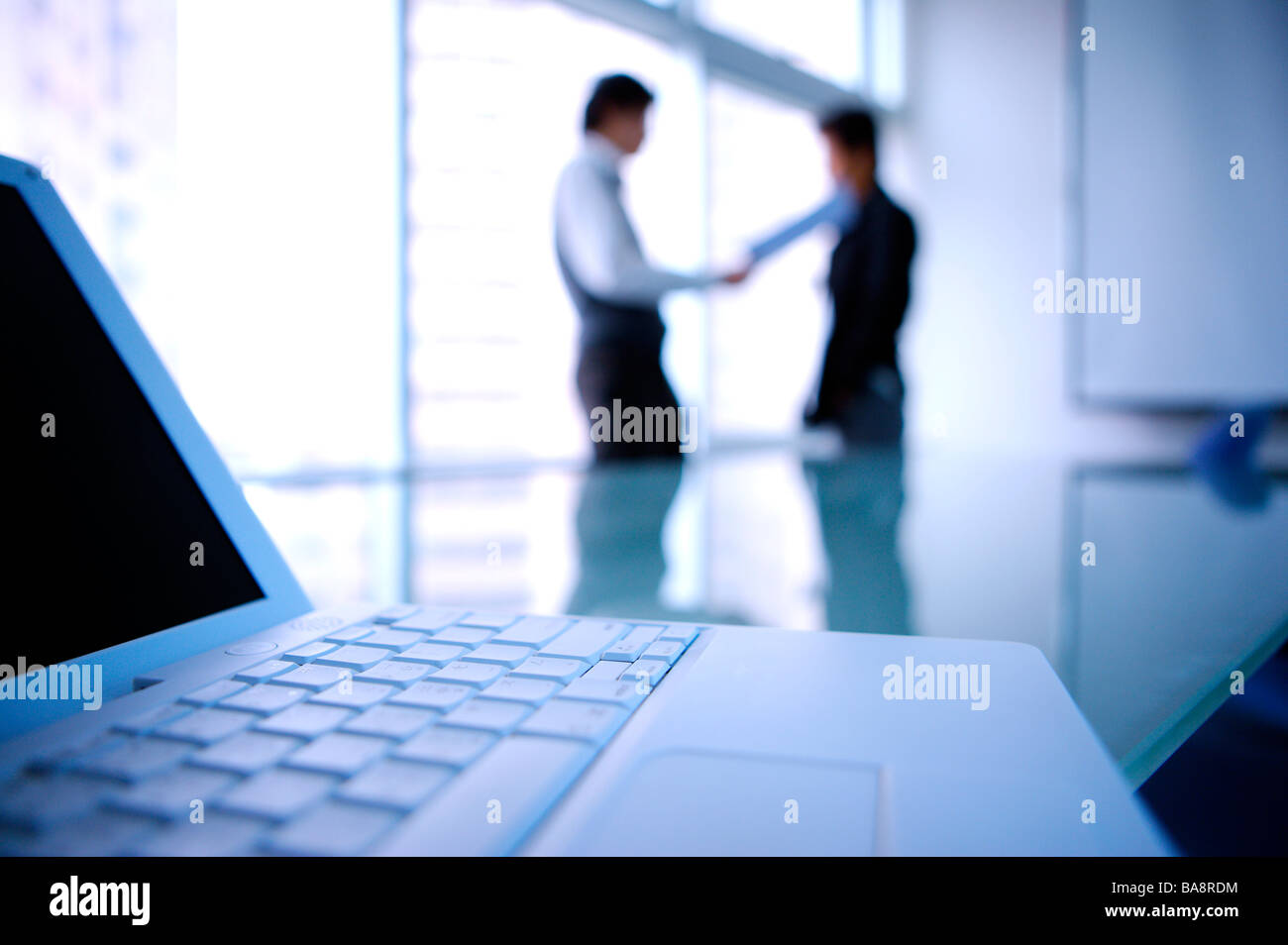 Handswindow hi-res stock photography and images - Alamy