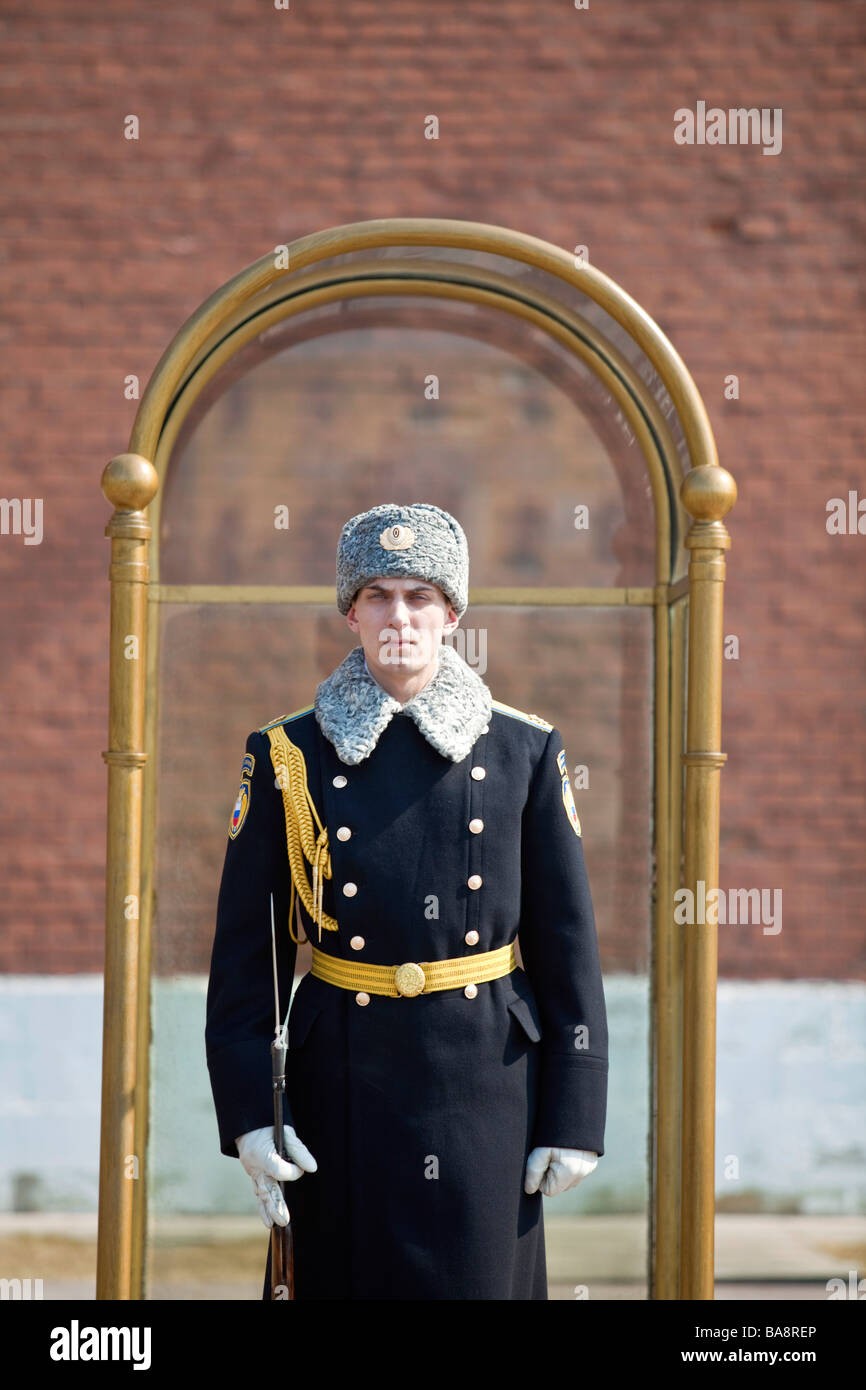A guard in front of Kremlin, Moscow, Russia Stock Photo - Alamy