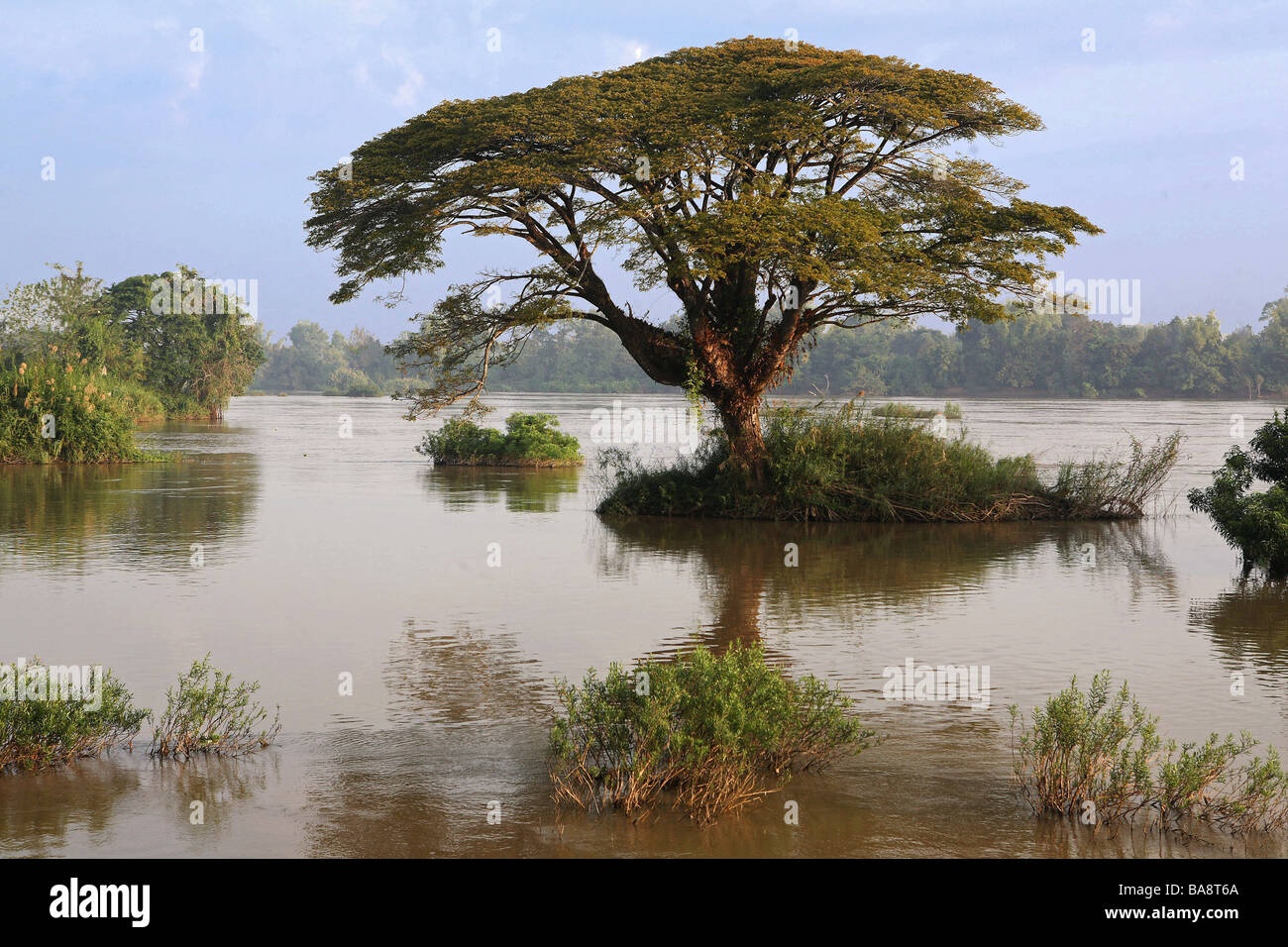 Laos, Si Phan Don : Si Phan Don (meaning 4,000 islands Stock Photo - Alamy