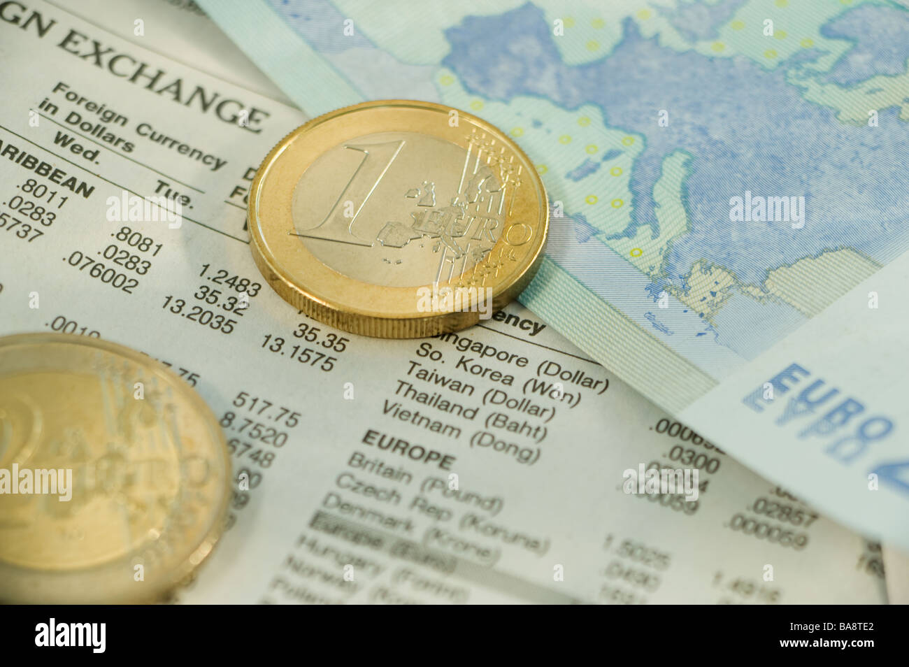 Exchange rate comparison hi-res stock photography and images - Alamy
