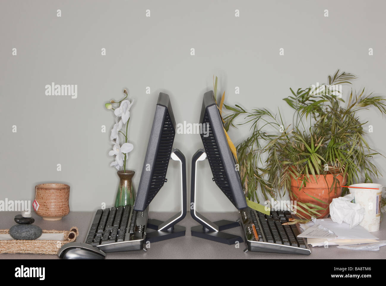 Workstations office hi-res stock photography and images - Alamy