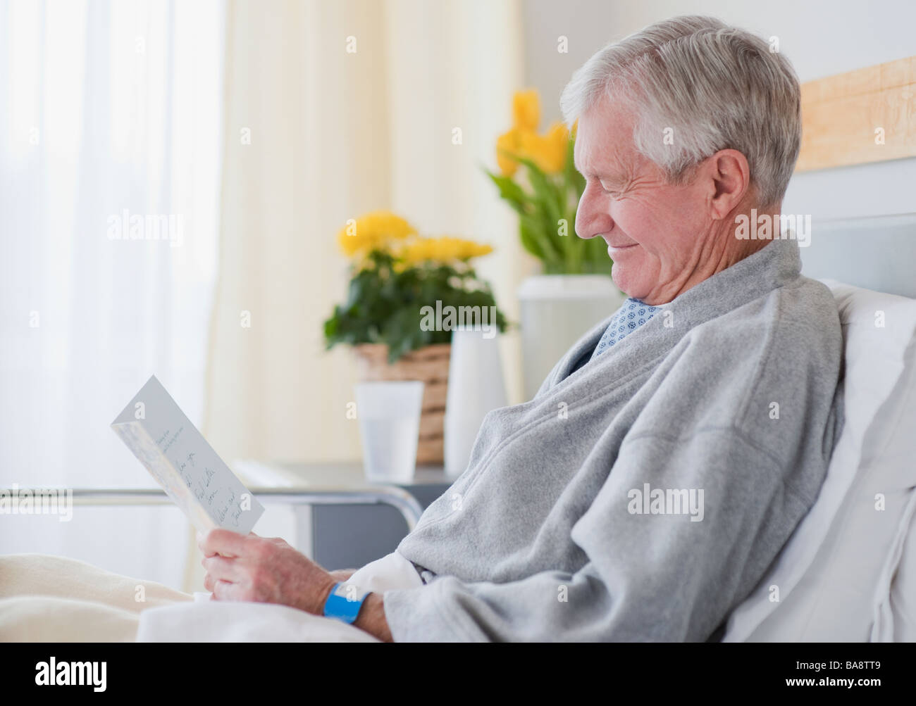 Senior man reading get well card in hospital Stock Photo - Alamy