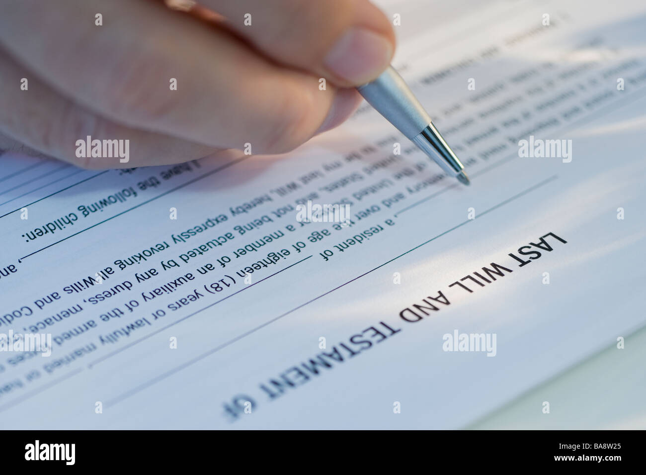Man signing will Stock Photo - Alamy