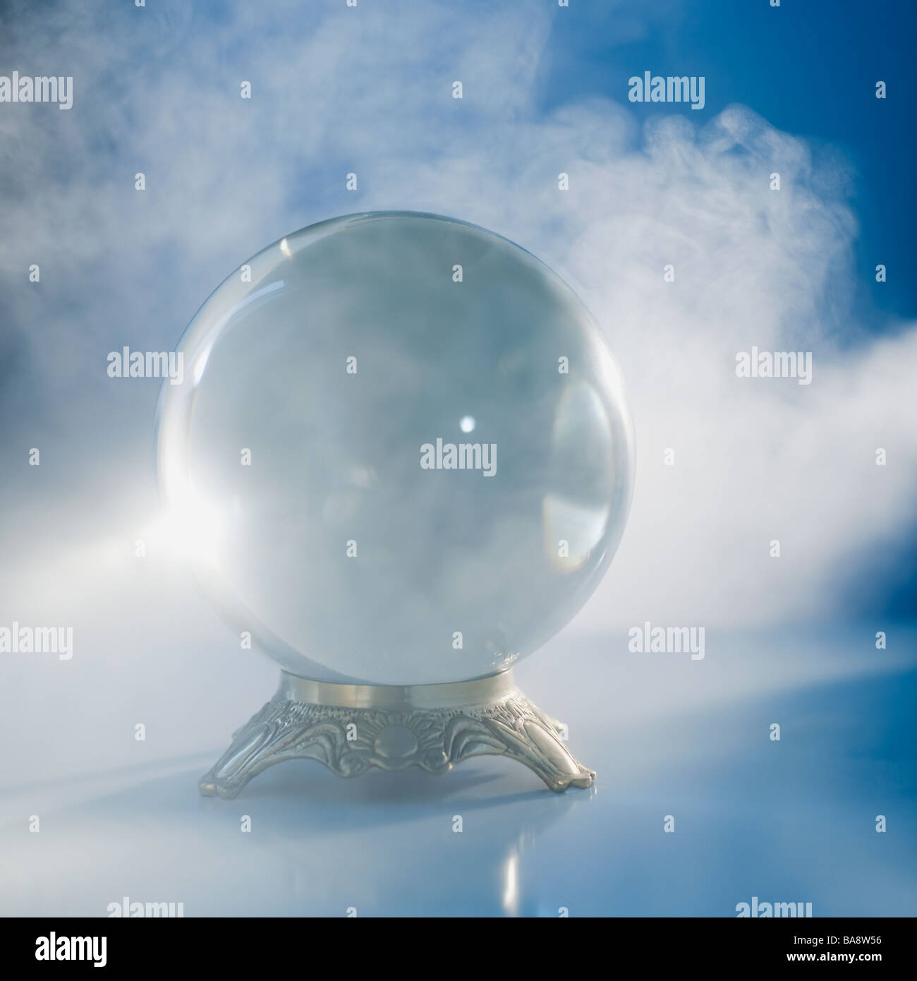 Crystal ball hi-res stock photography and images - Alamy