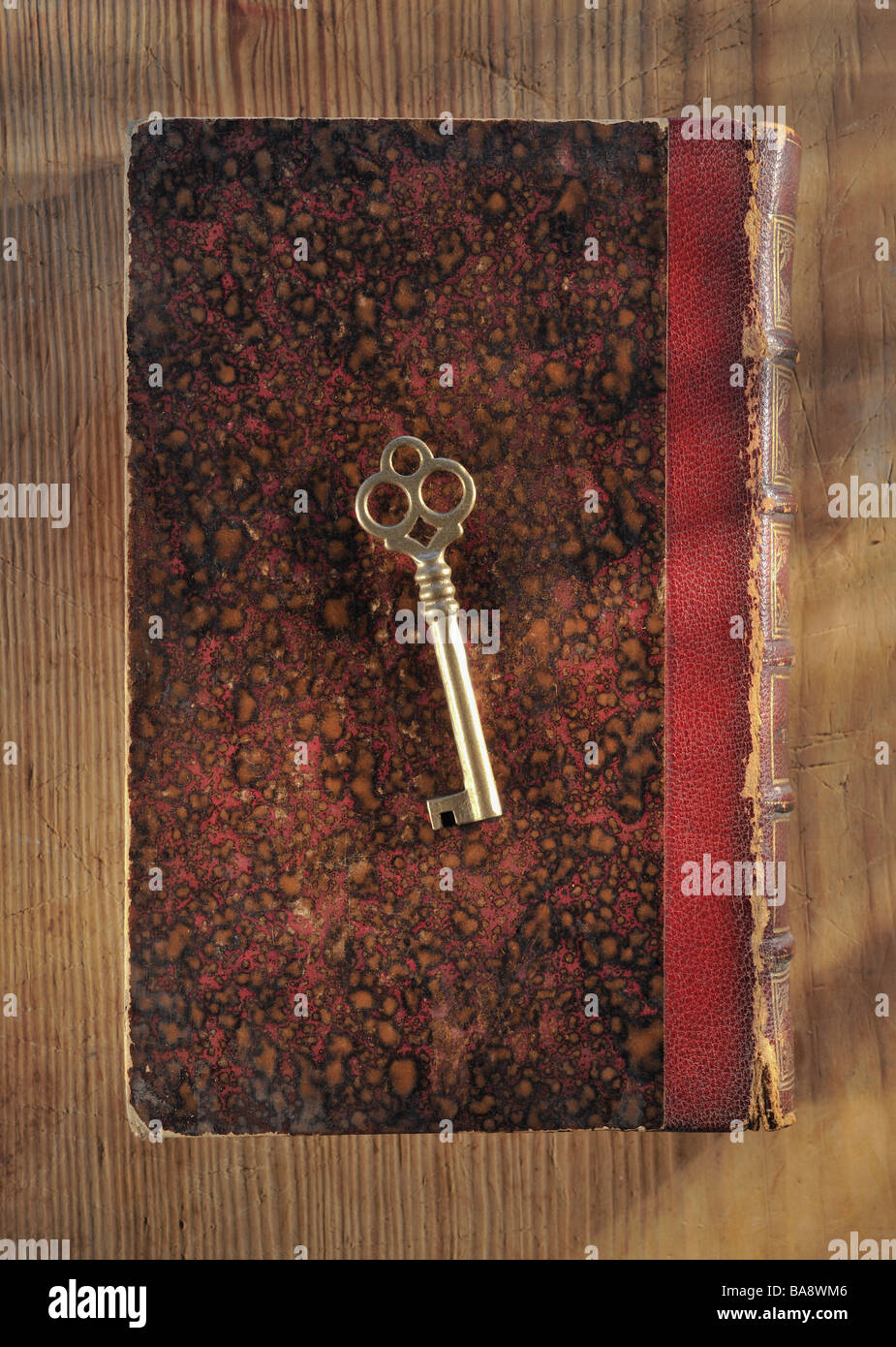 Antique book and key Stock Photo - Alamy