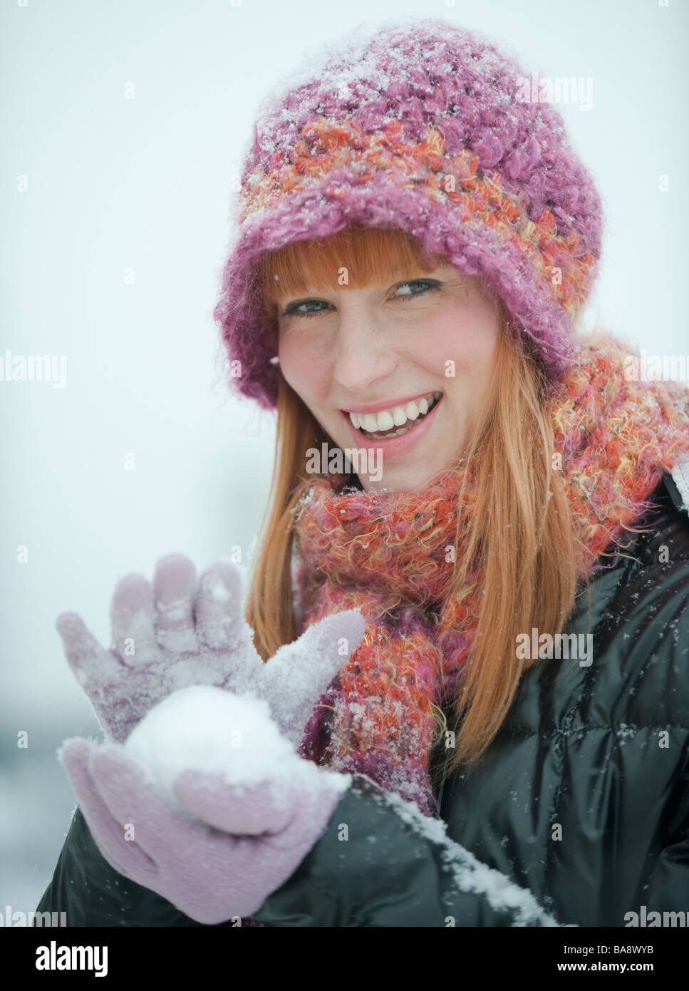 Packing of snow hi-res stock photography and images - Alamy