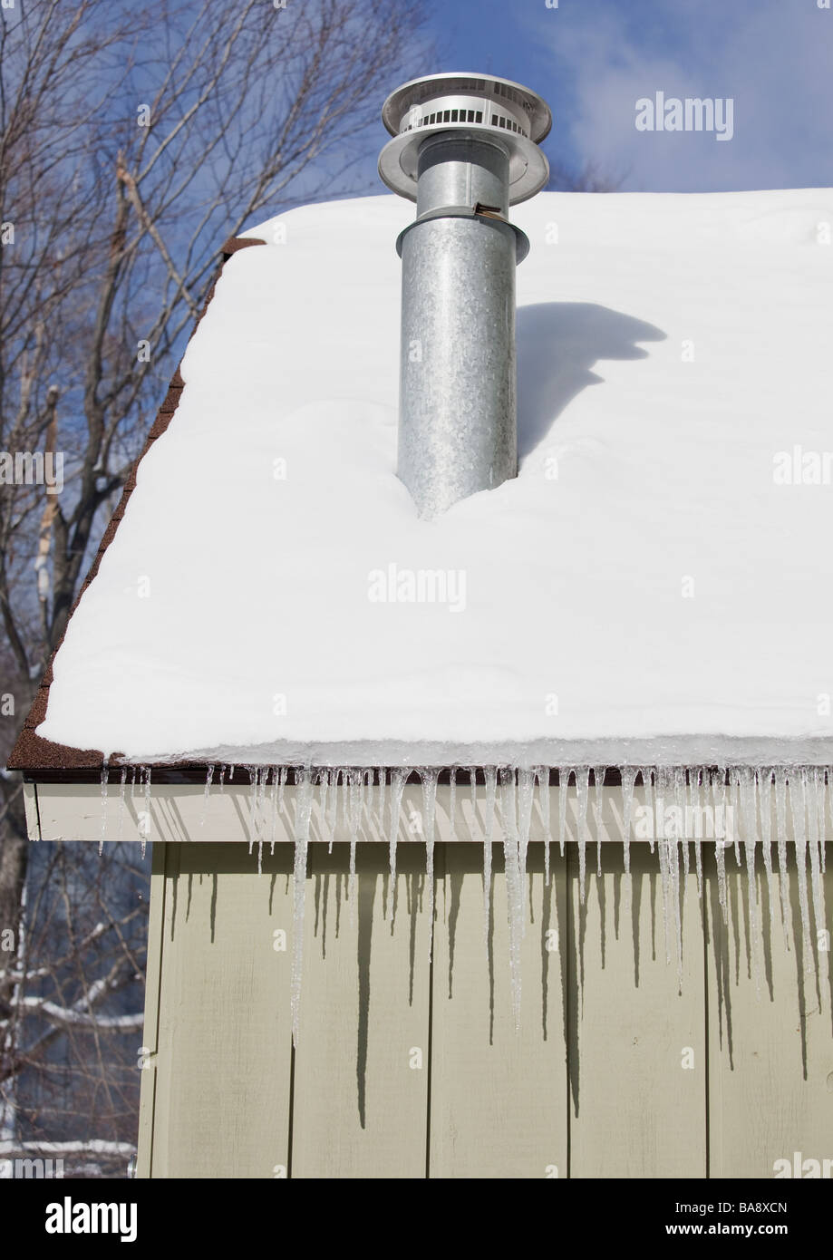 Roof eaves hi-res stock photography and images - Alamy