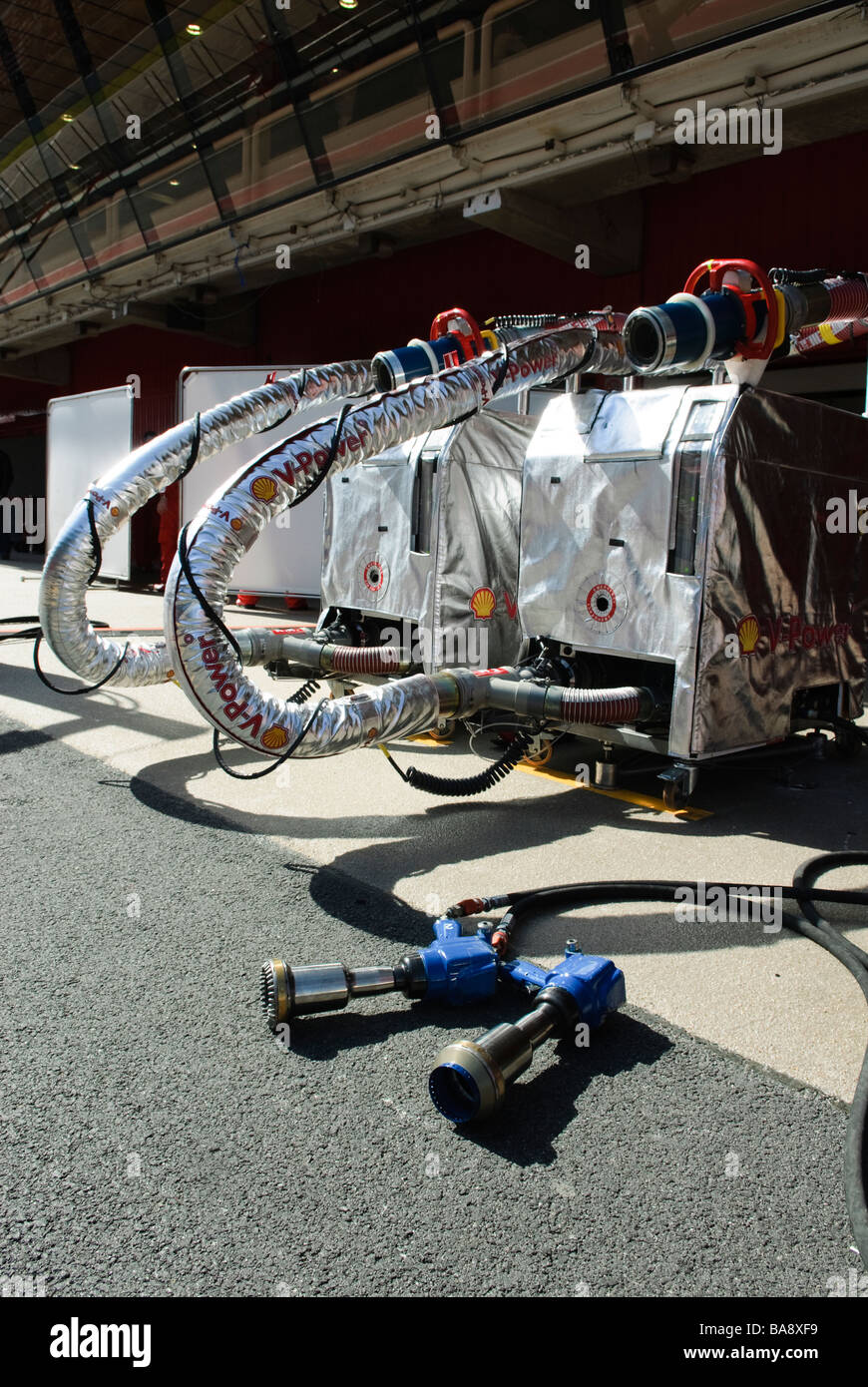 hydraulic power impact wrenches used to unscrew the lognuts of the ...