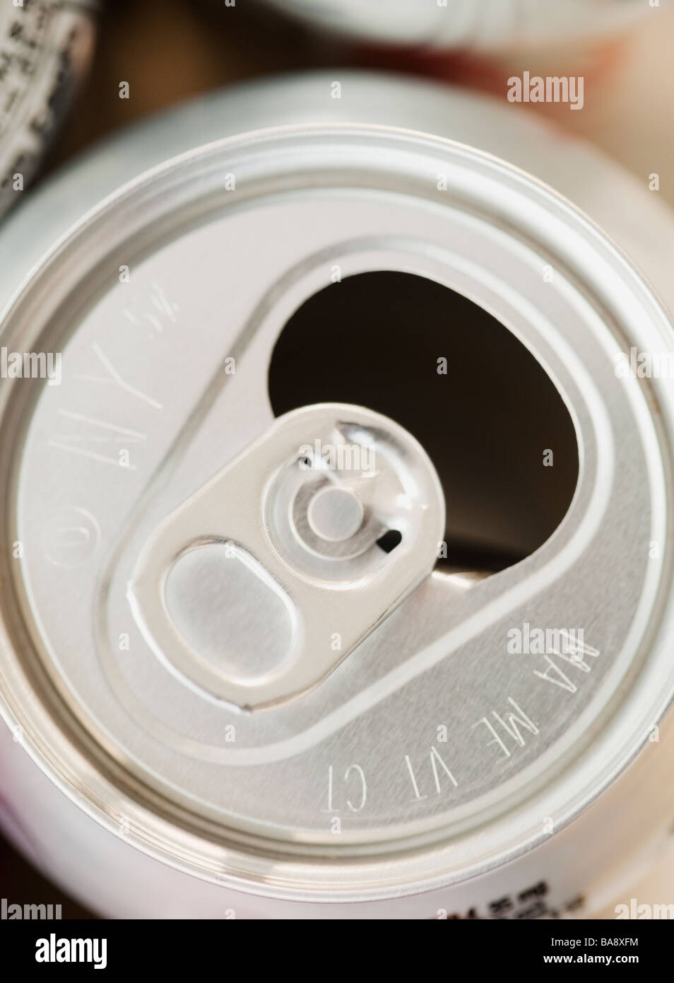 Empty can hi-res stock photography and images - Alamy