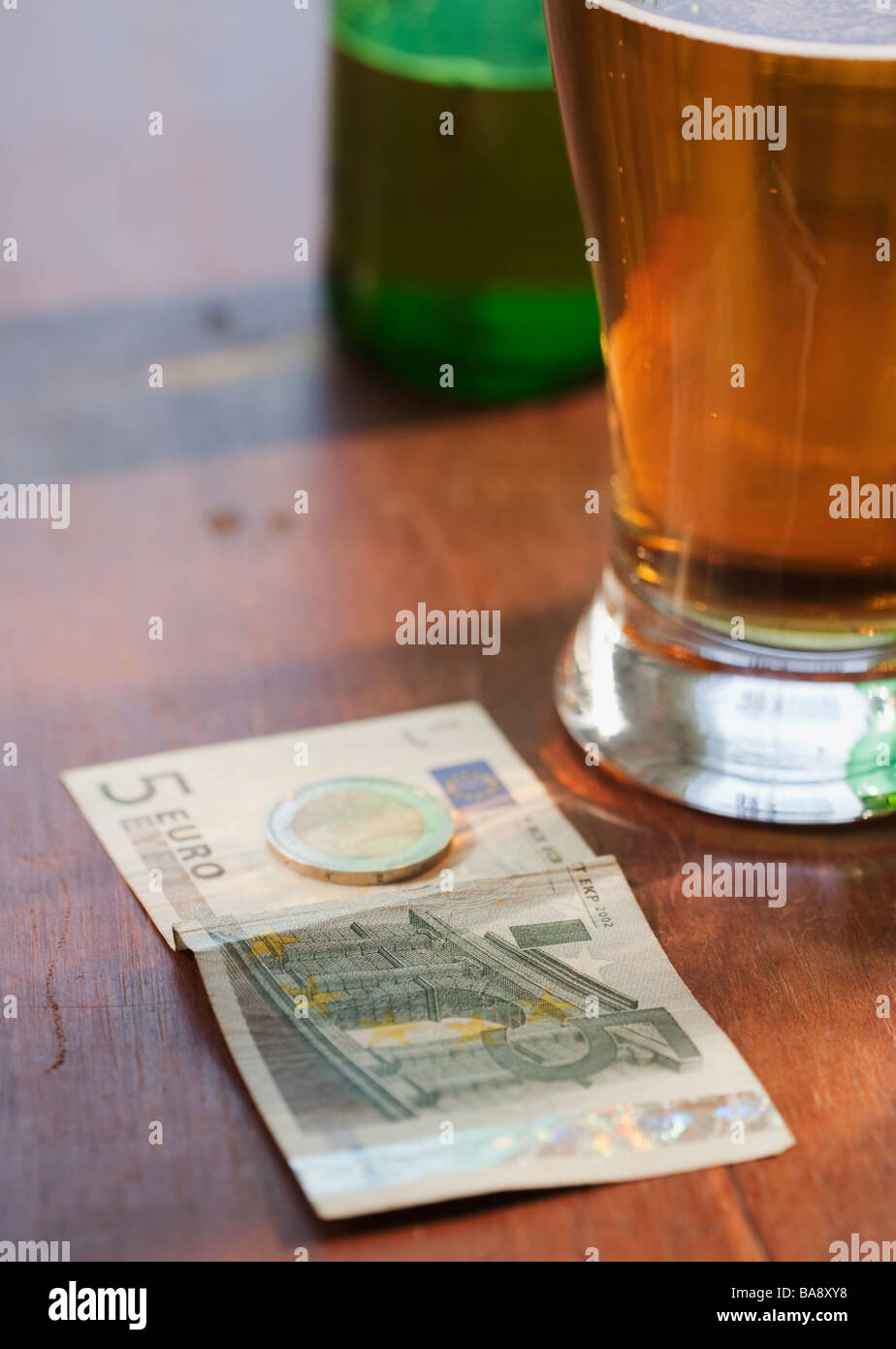 Drink bar money us hi-res stock photography and images - Alamy