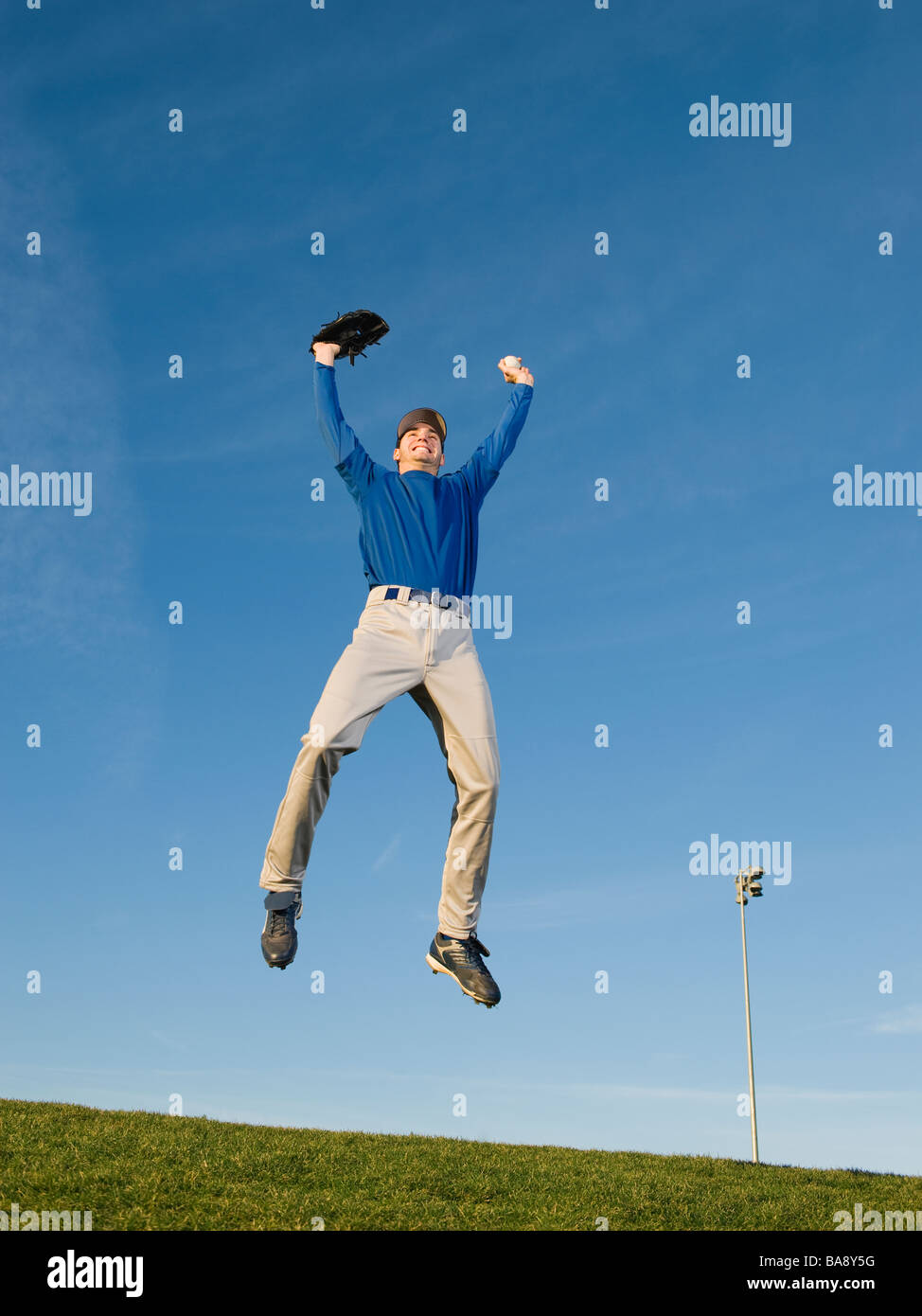 In jump baseball player hi-res stock photography and images - Alamy