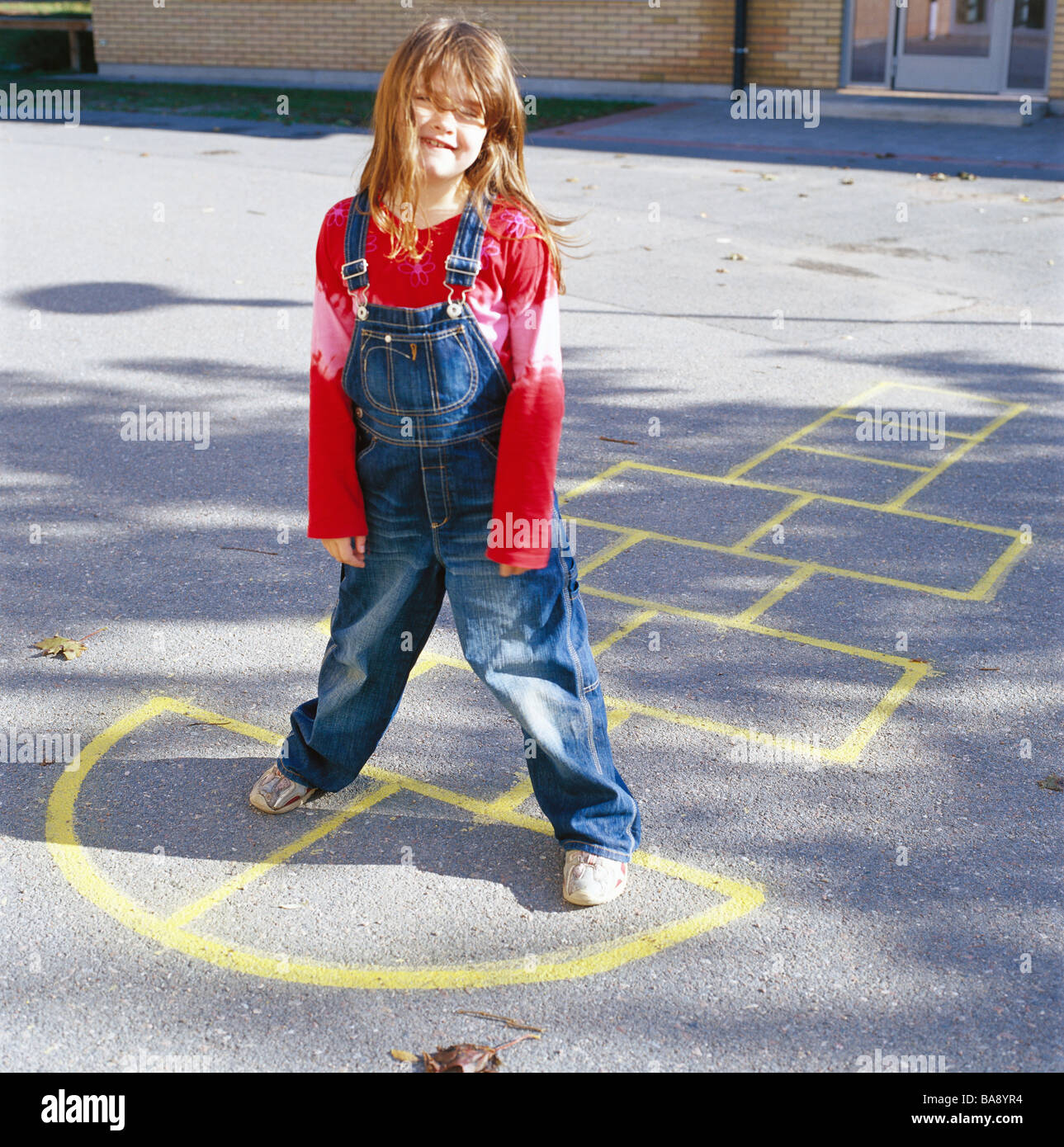 Girls hopscotch hi-res stock photography and images - Alamy