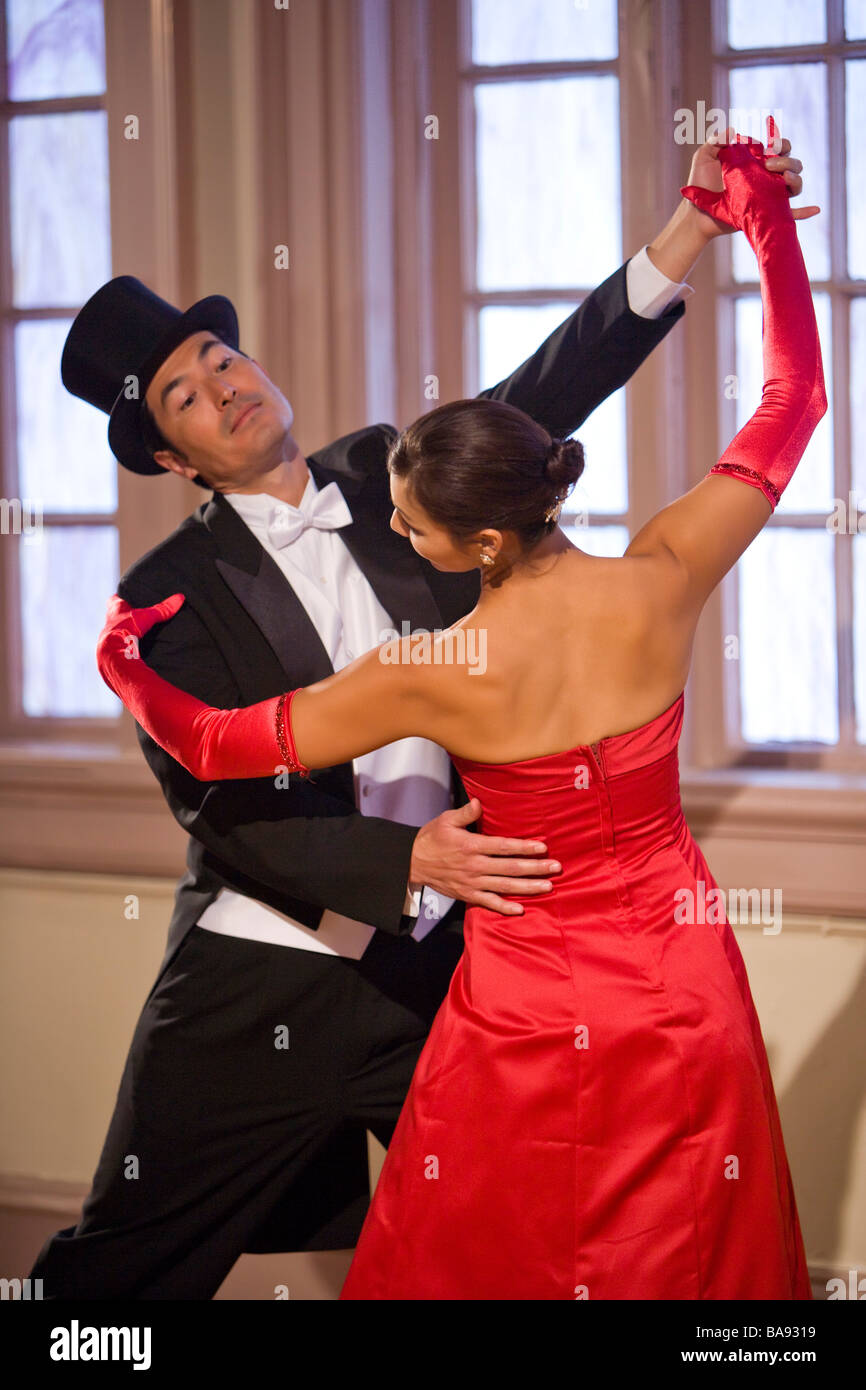 Ballroom dancing couple hi-res stock photography and images - Alamy