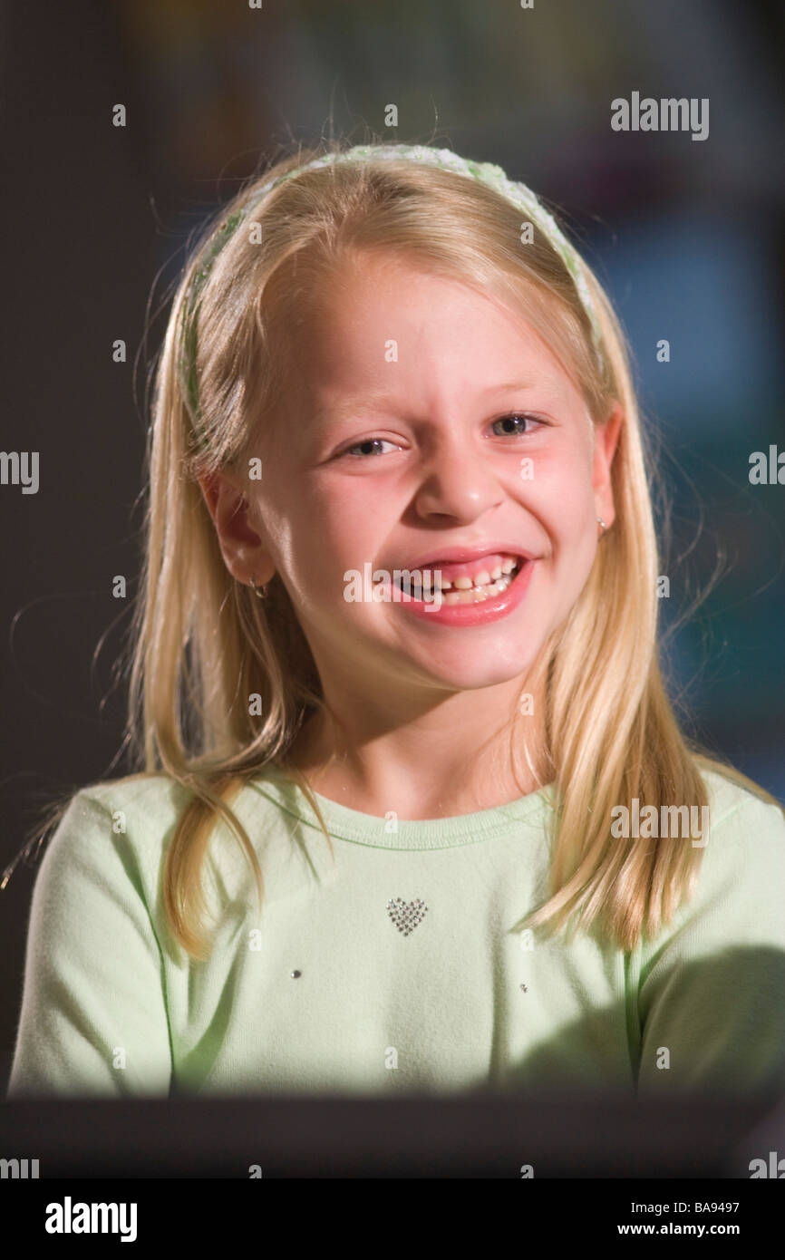 Portrait of elementary school girl smiling in library Stock Photo - Alamy
