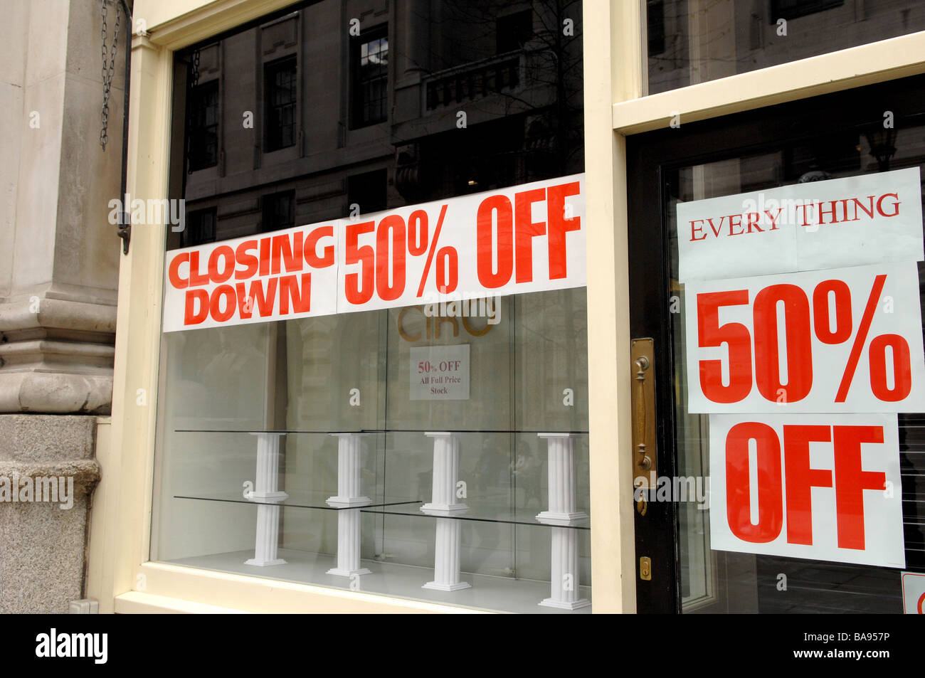 closed down shop Stock Photo - Alamy
