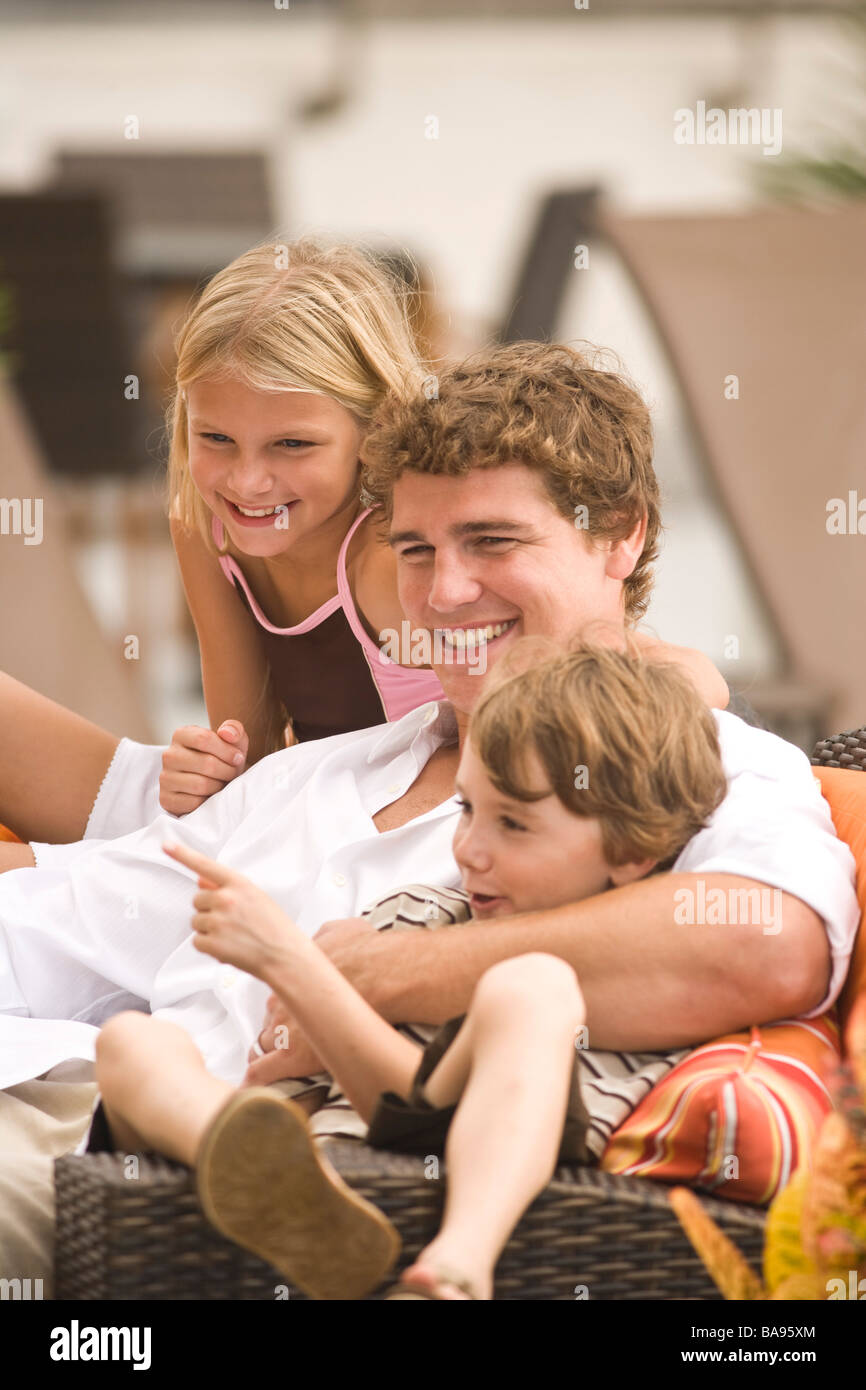 Family posed two children hi-res stock photography and images - Alamy