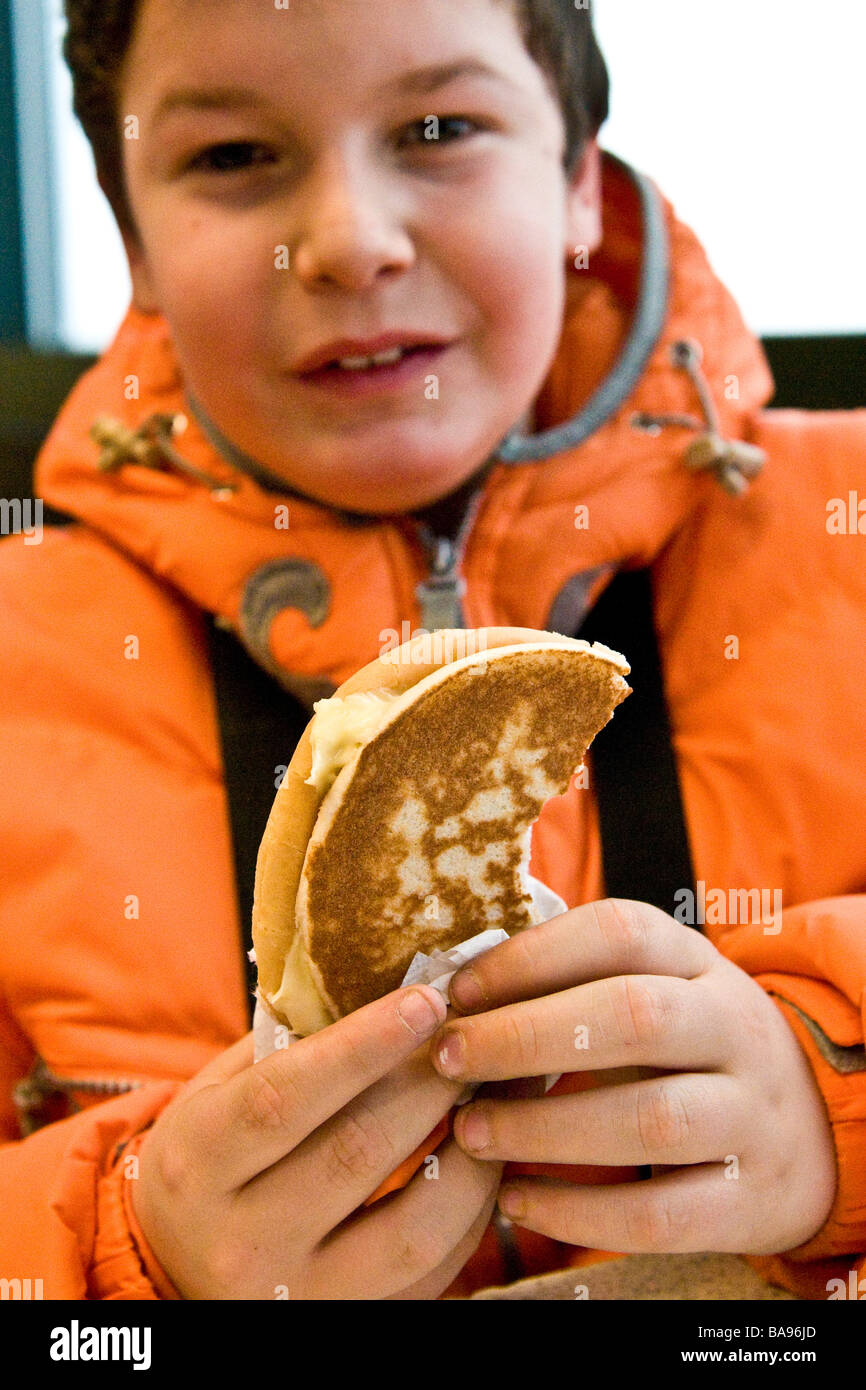 child who eats the sandwich Stock Photo - Alamy