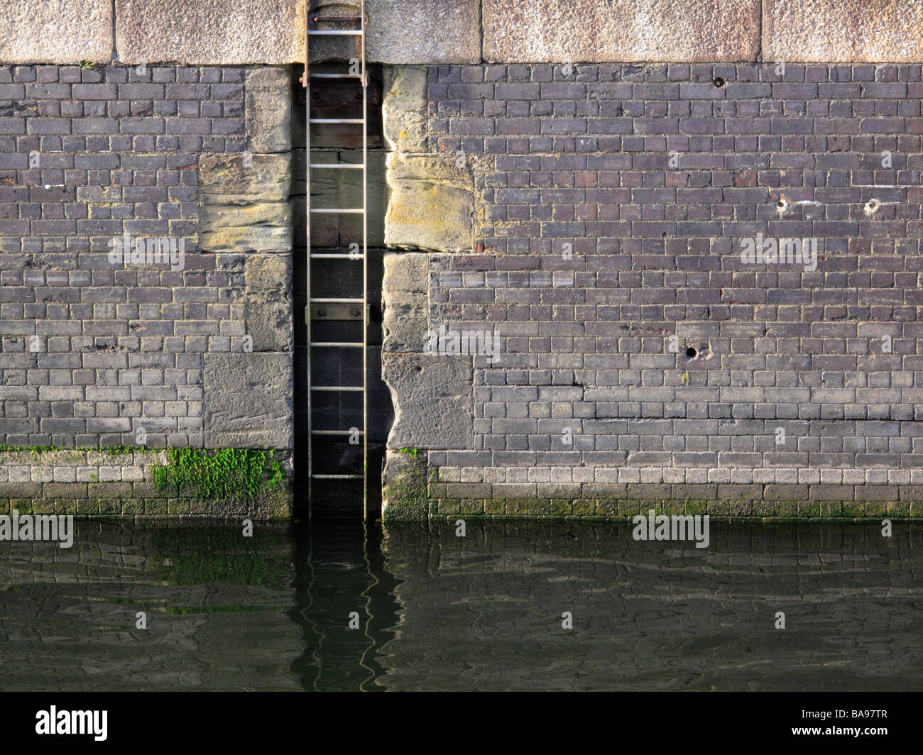 Harbour wall ladder hi-res stock photography and images - Alamy