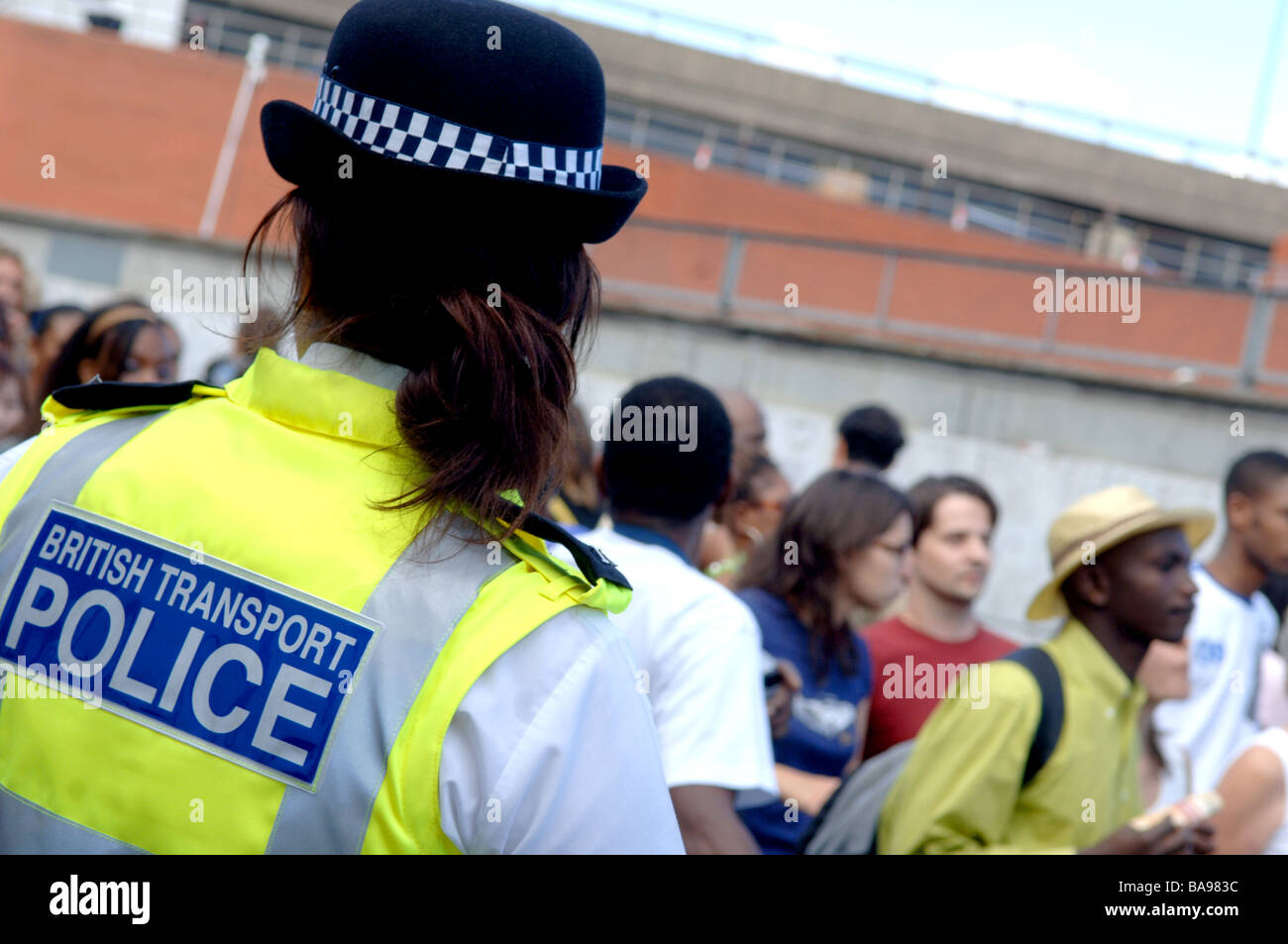 Crowd observation hi-res stock photography and images - Alamy