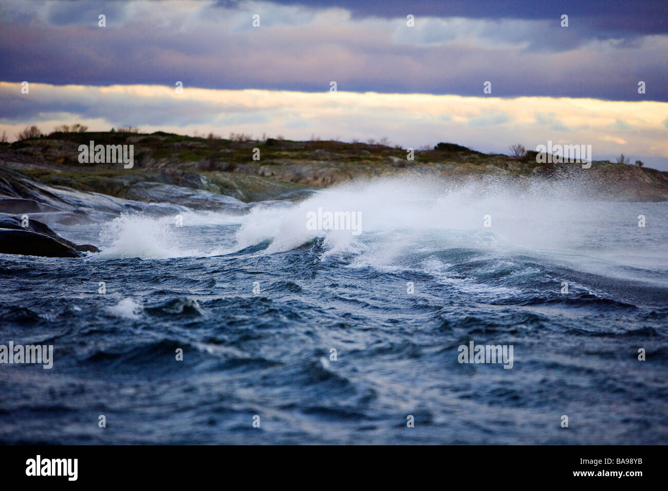 Wound waves hi-res stock photography and images - Alamy