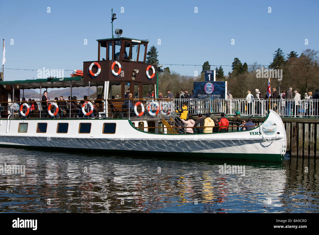 Windermere bus hi-res stock photography and images - Alamy
