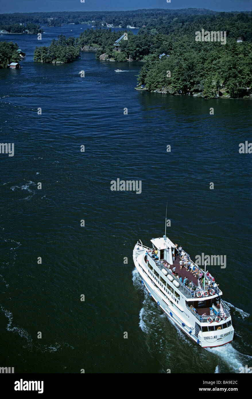 Thousand islands tour boat hi-res stock photography and images - Alamy