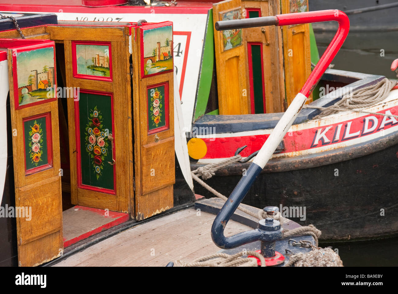 Historic narrow boats hi-res stock photography and images - Alamy