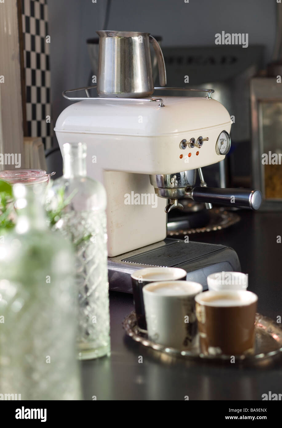 Kitchen benches hi-res stock photography and images - Alamy