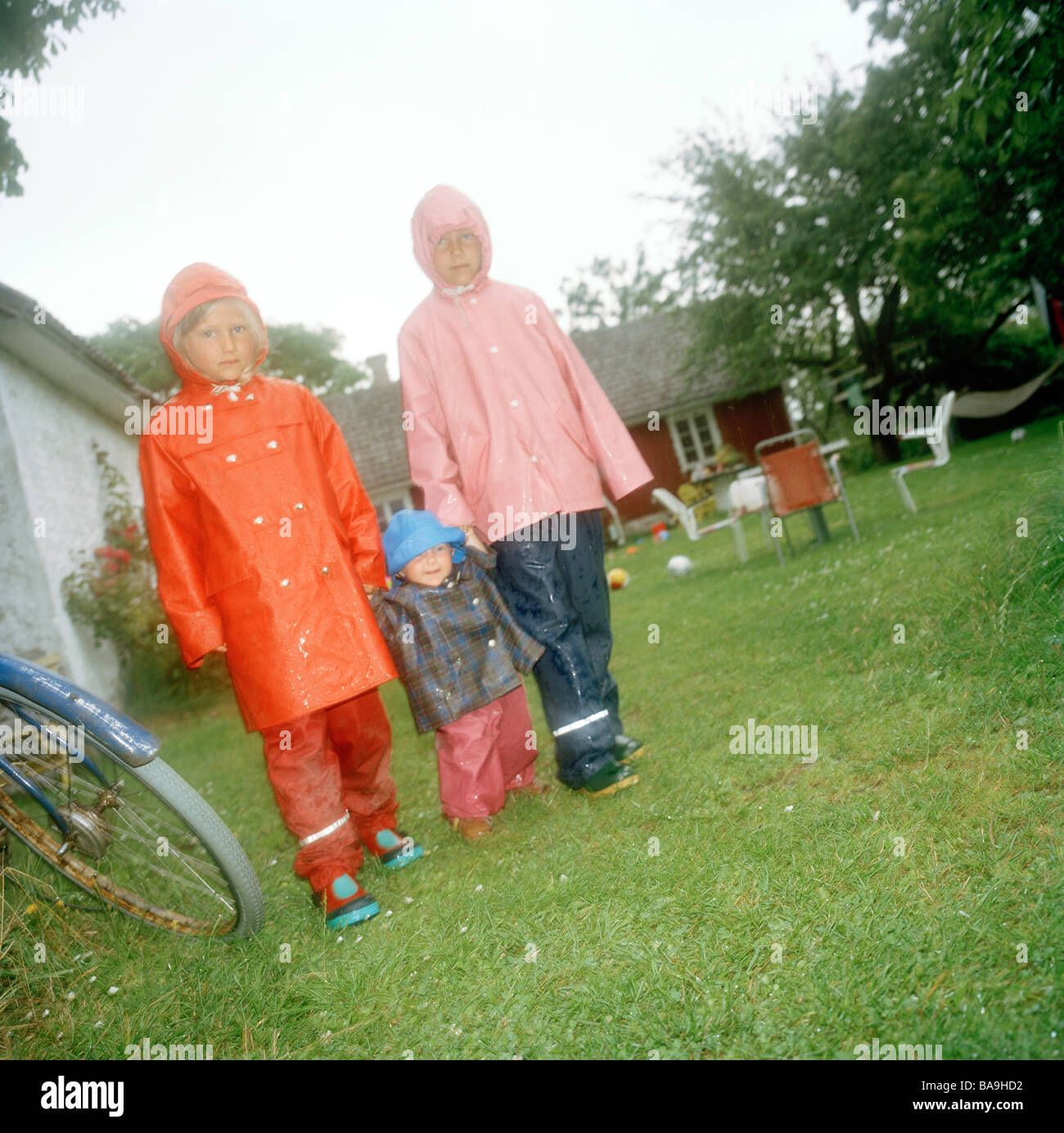 Three girls walking in the rain Stock Photo - Alamy