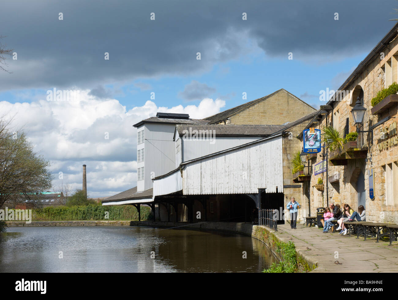 Leeds & Liverpool Canal at the Weavers' Triangle, Burnley, Lancashire ...
