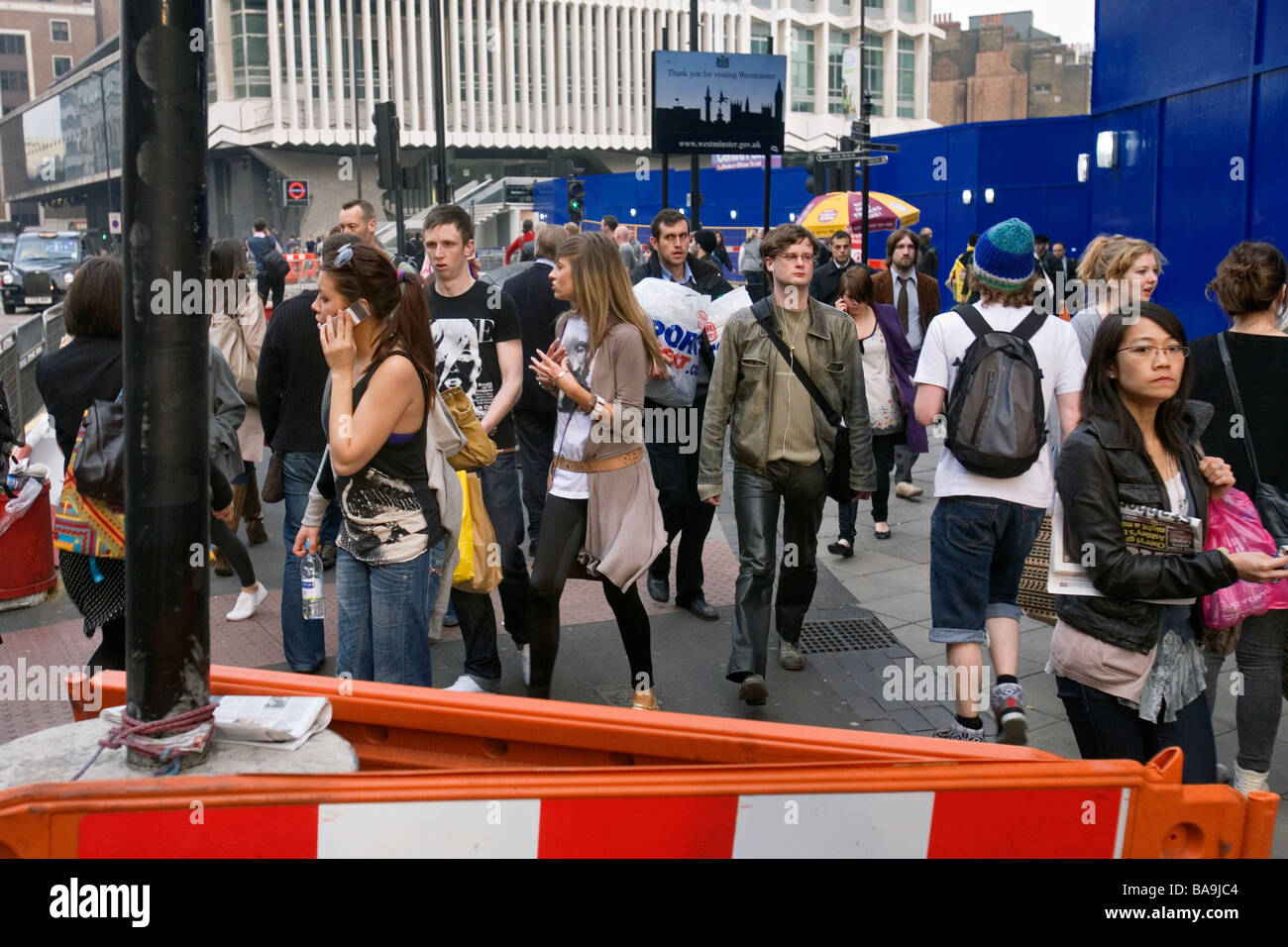 oxford street london at tottenham court road Stock Photo - Alamy