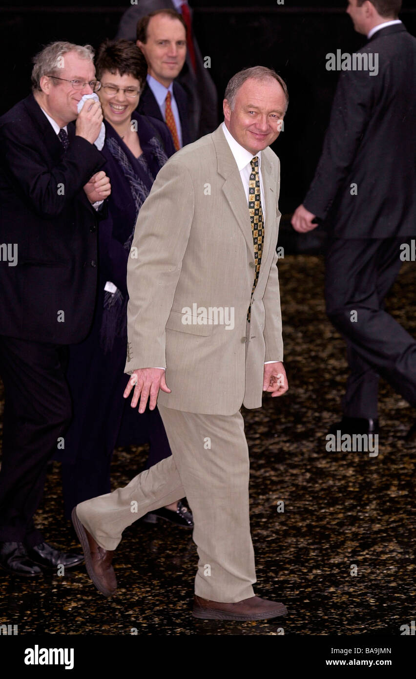 KEN LIVINGSTONE THE NEW MAYOR OF LONDON ARRIVING AT THE TATE MODERN ...