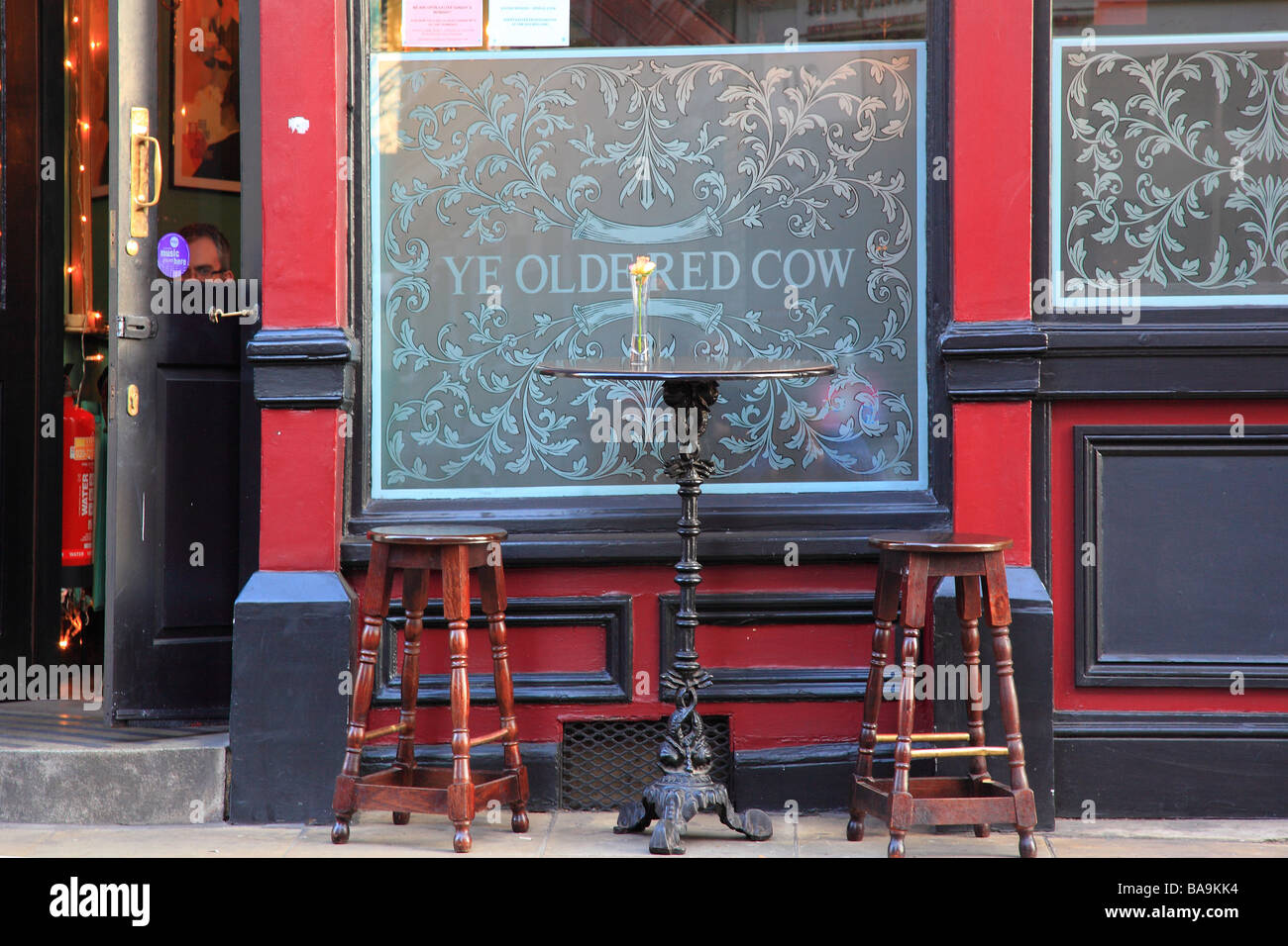 Old english pub hi-res stock photography and images - Alamy