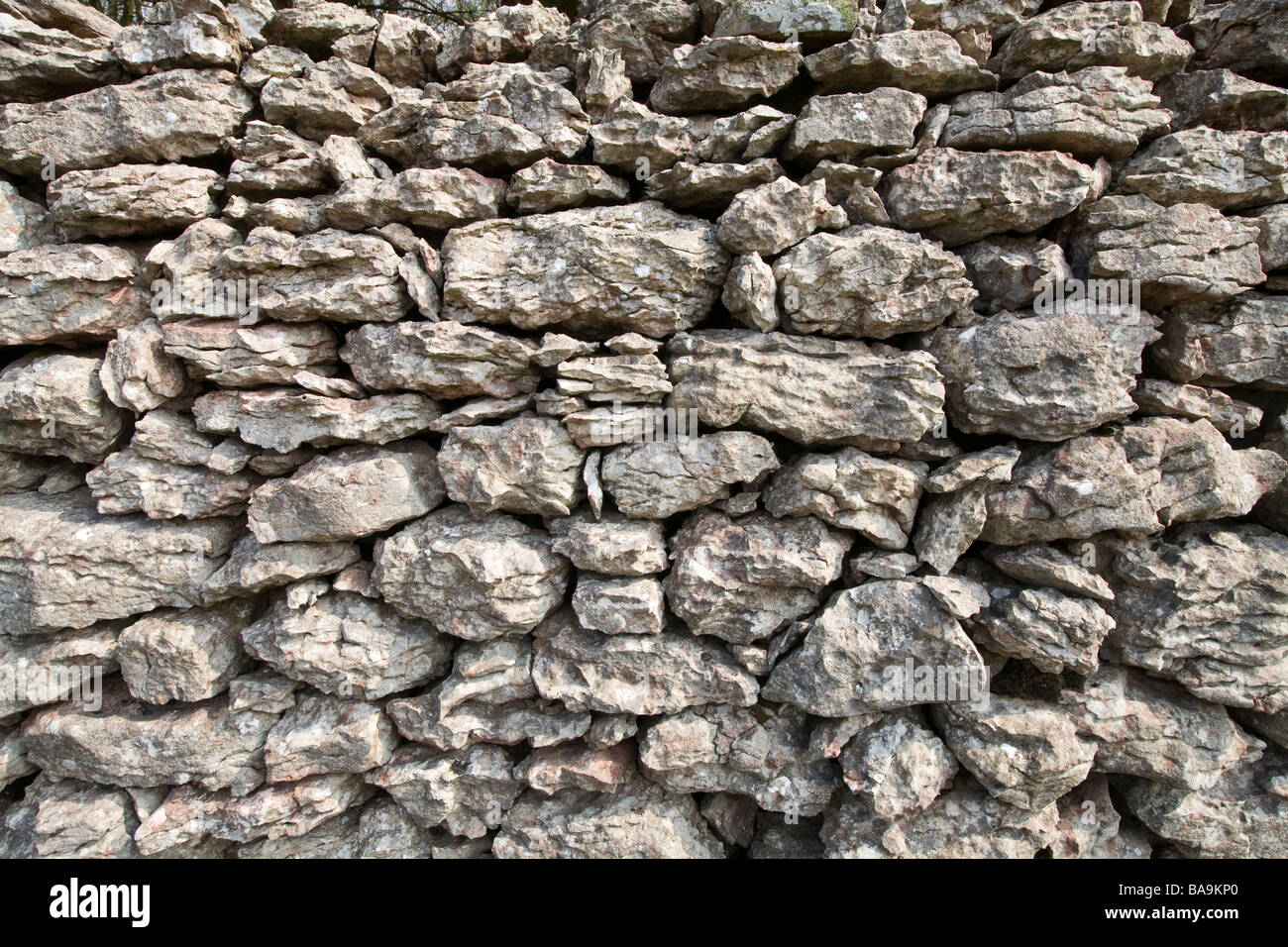 Limestone rock wall hi-res stock photography and images - Alamy