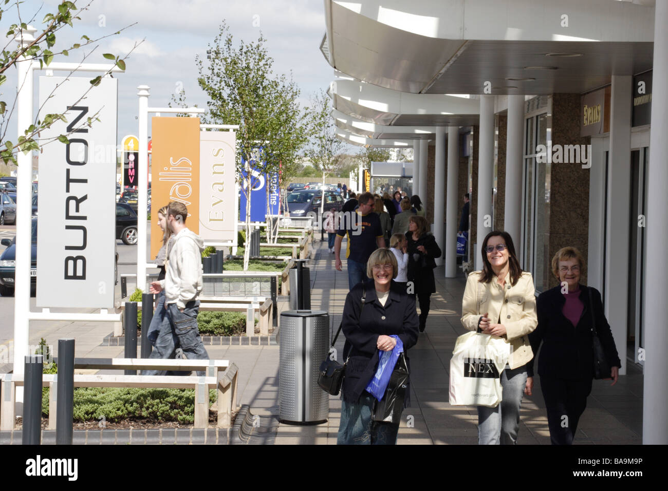 Shoppers at Parkgate Shopping, Rotherham Stock Photo - Alamy