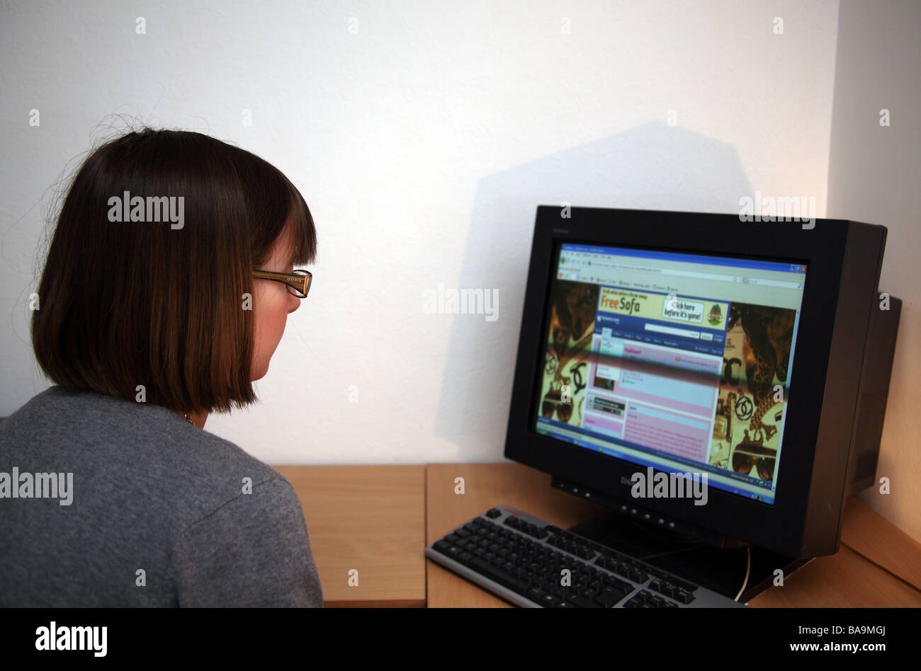 girl on computer Stock Photo - Alamy