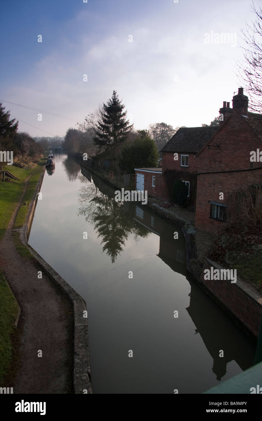 Canal Reflections Locks water Warwickshire walk ways house trees path ...