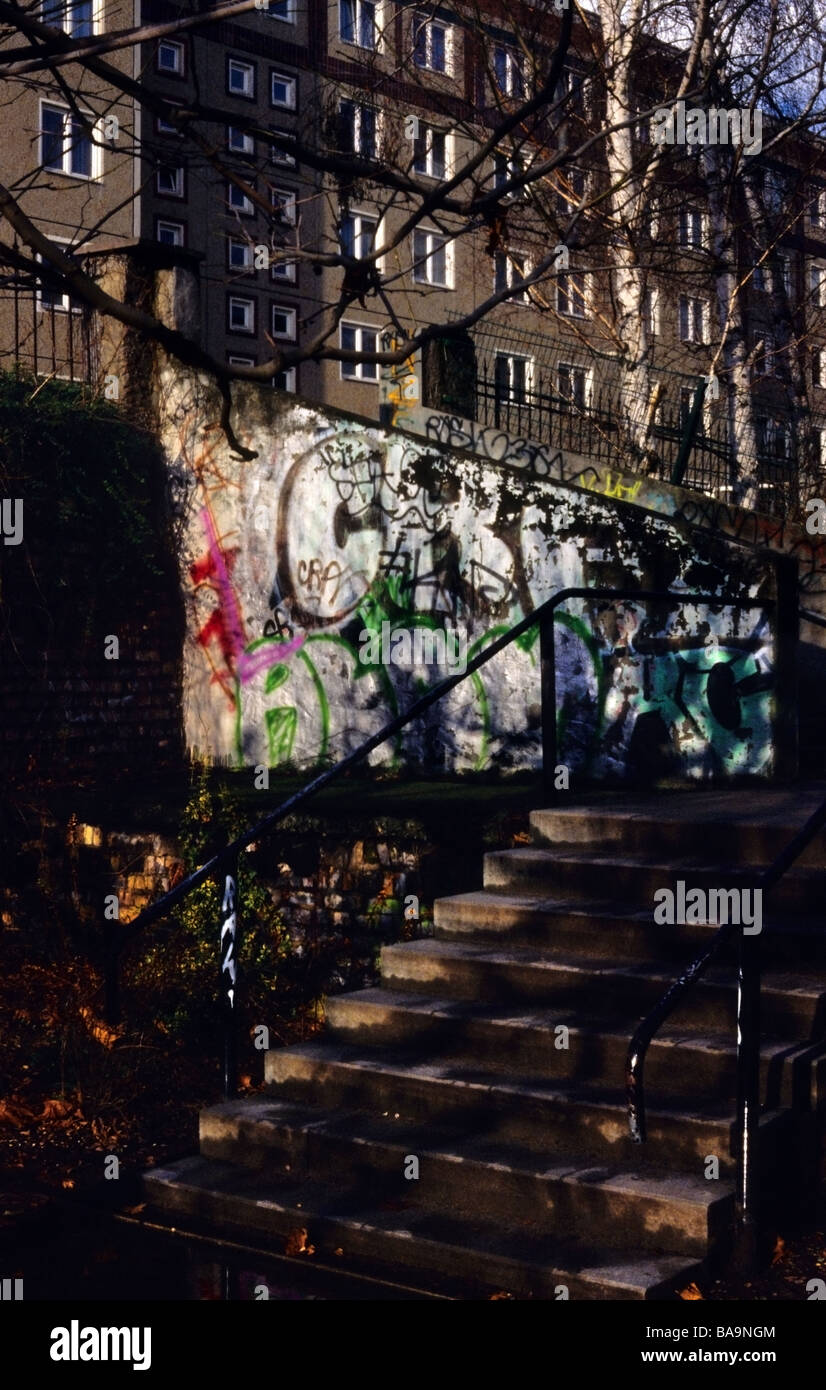 Steps art graffiti hi-res stock photography and images - Alamy