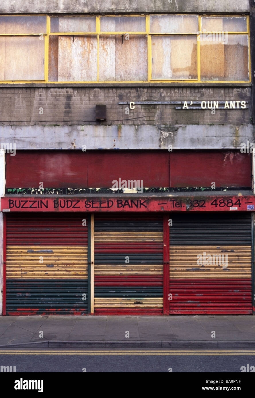 Grey shopfront hi-res stock photography and images - Alamy