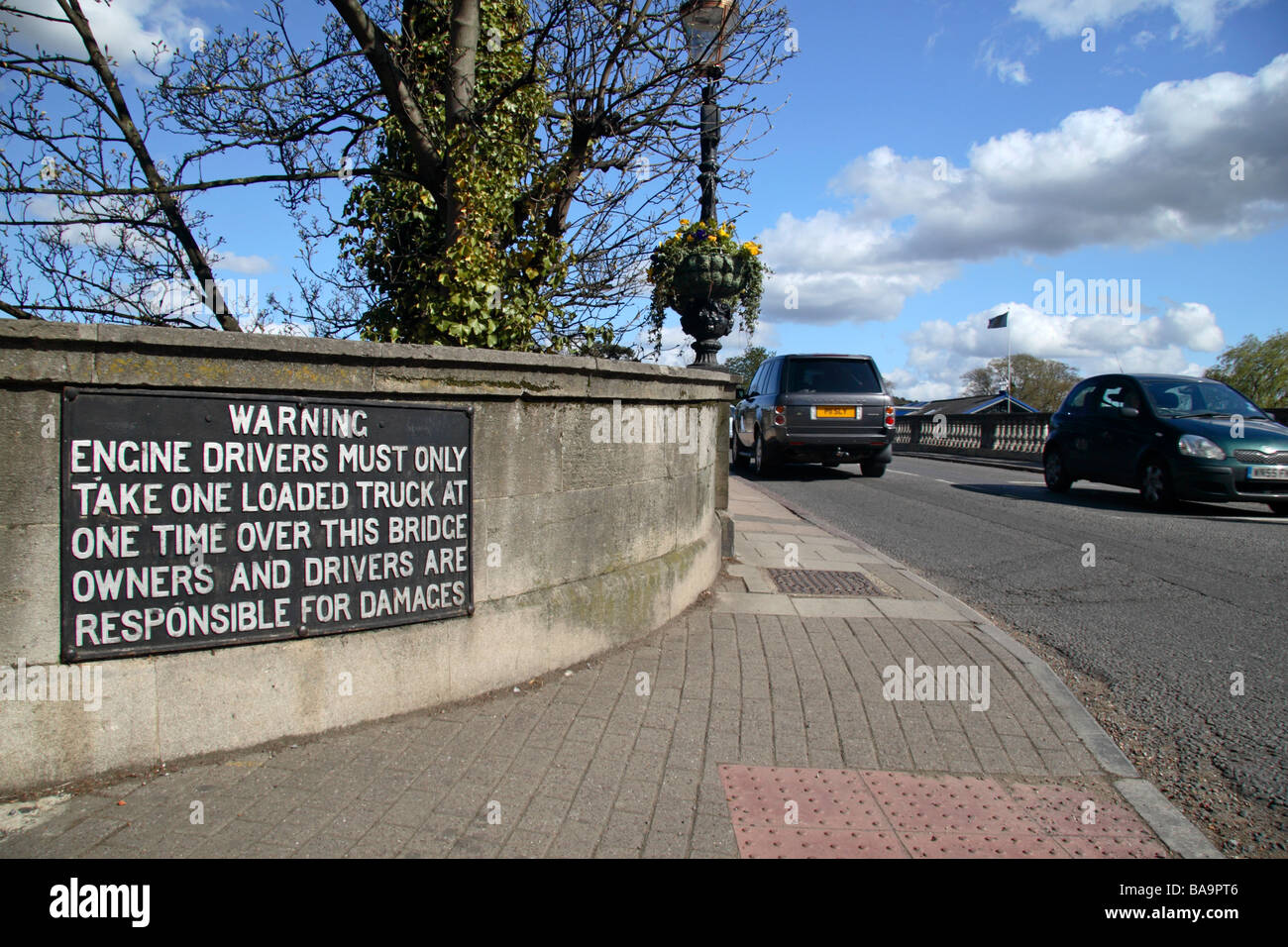 Warning sign bridge hi-res stock photography and images - Alamy