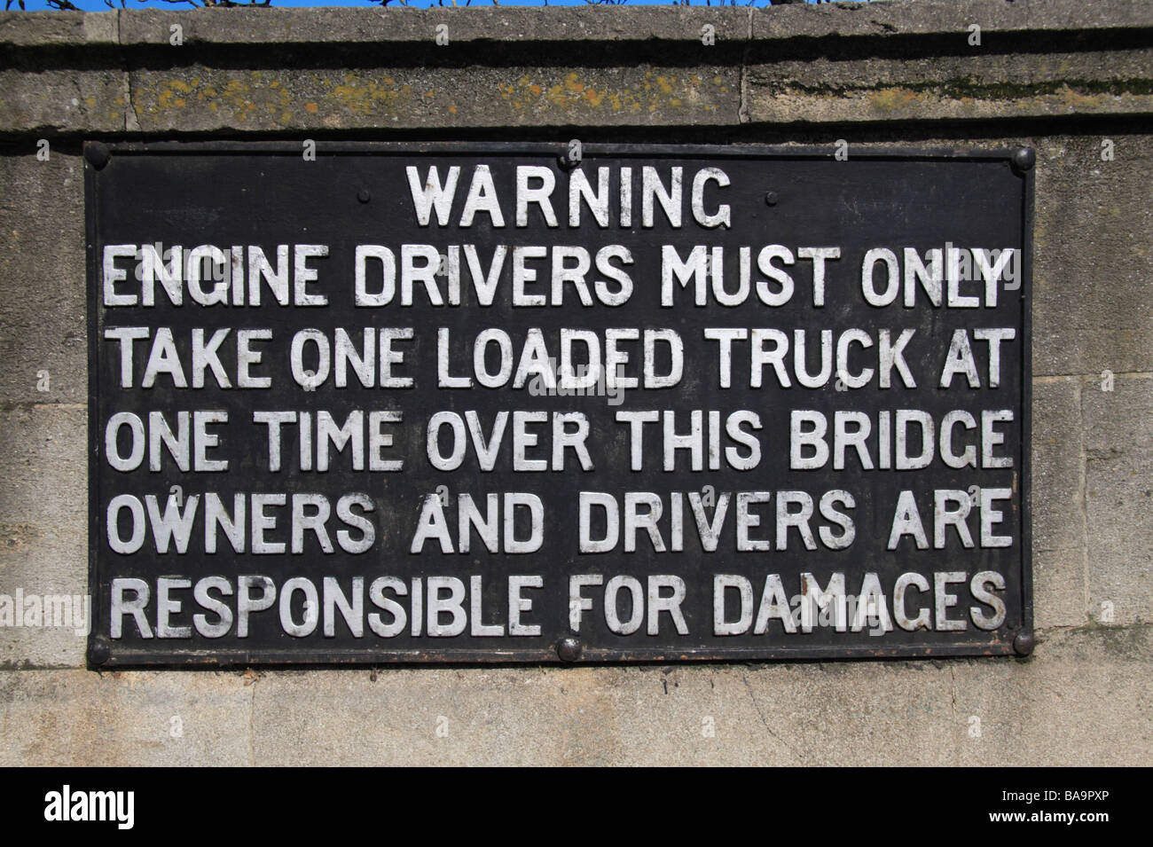An old fashioned warning sign to those driving over Henley Bridge ...