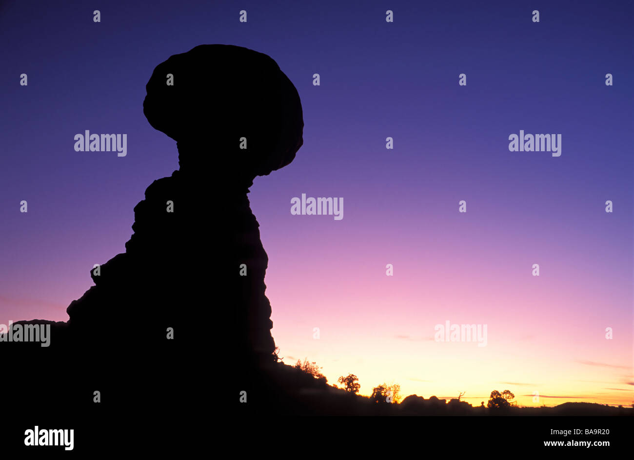 Singular rock hi-res stock photography and images - Alamy