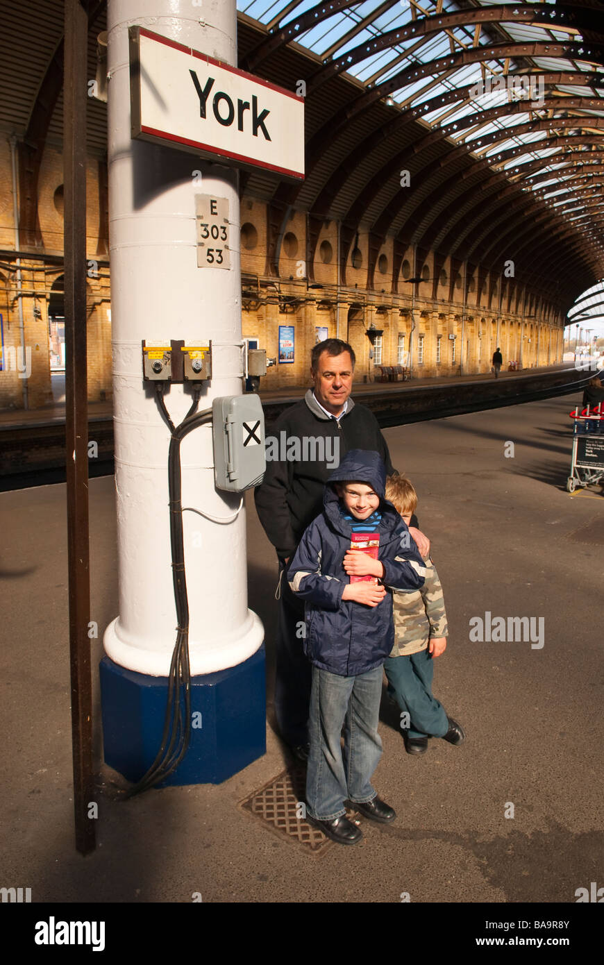 York rail platform hi-res stock photography and images - Alamy