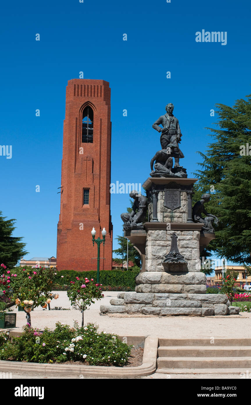 Kings Parade Park with Evans Memorial and War Memorial Carillon in the ...
