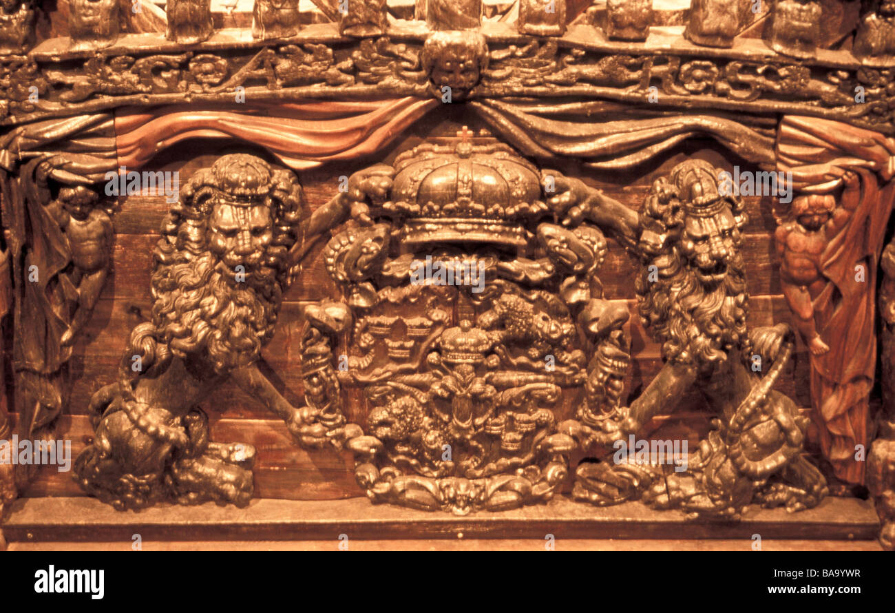 Carved wooden crest on the fantail of the famous Swedish galleon Vasa ...