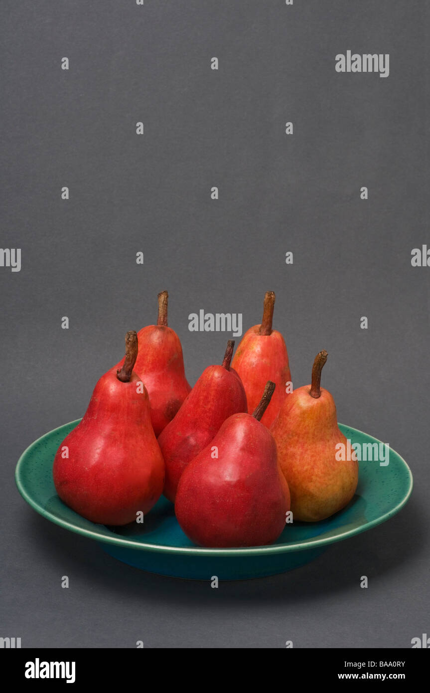 Ripe red pears variety "Sensation Stock Photo - Alamy