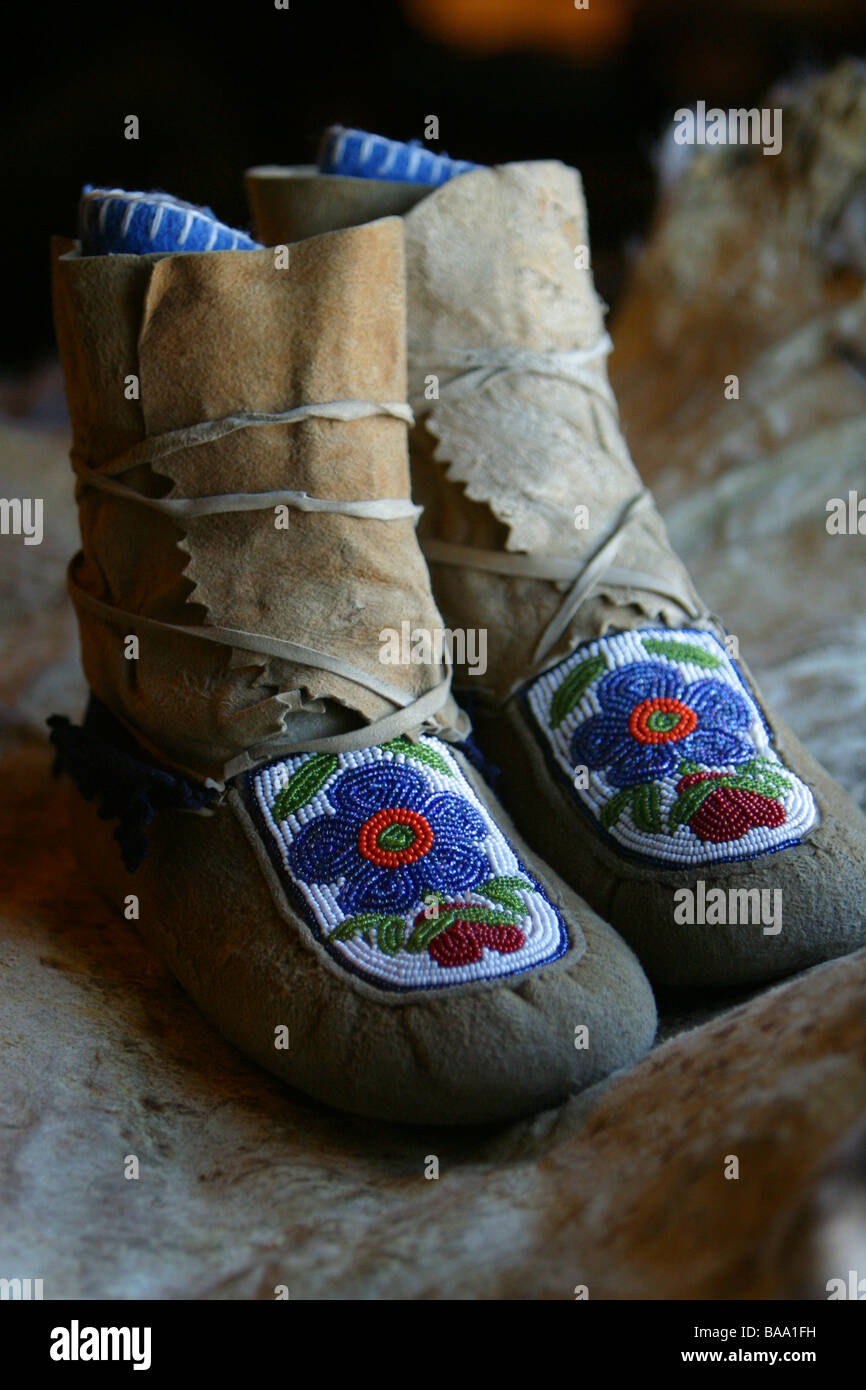 Caribou skin clothing hi-res stock photography and images - Alamy