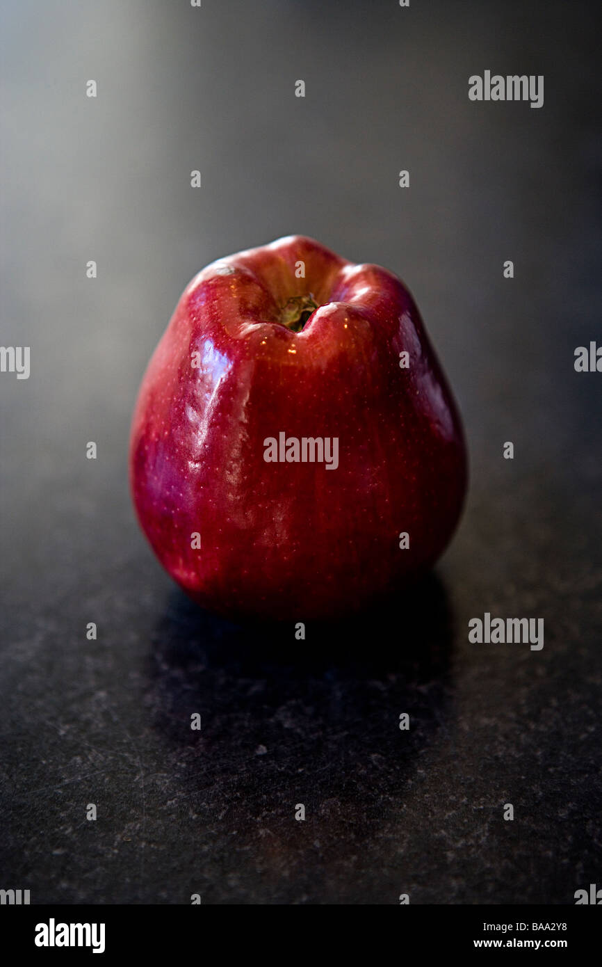 A red apple, close-up Stock Photo - Alamy